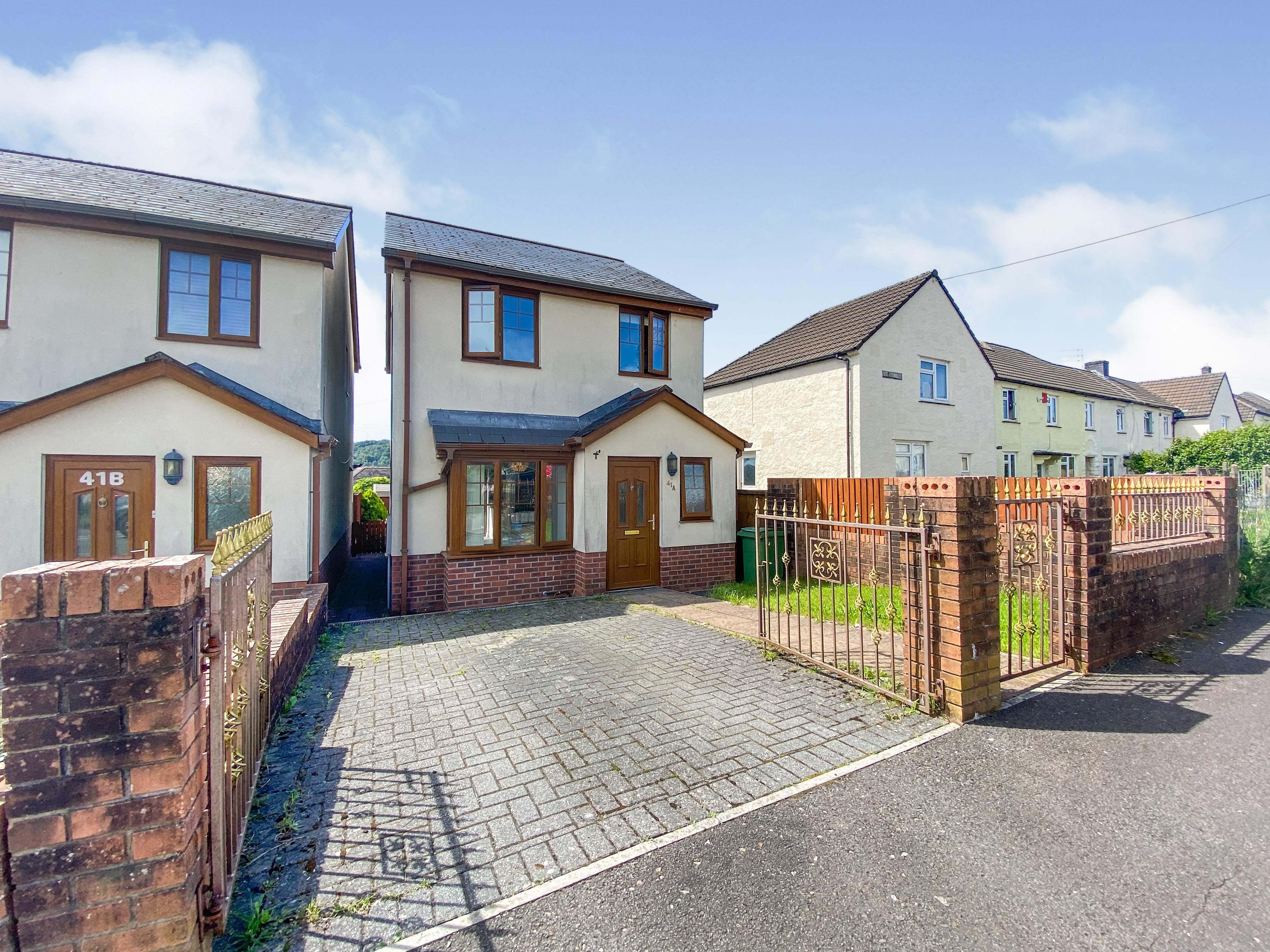 3 bedroom detached house for sale in Elm Street, Rhydyfelin, CF37 5DF