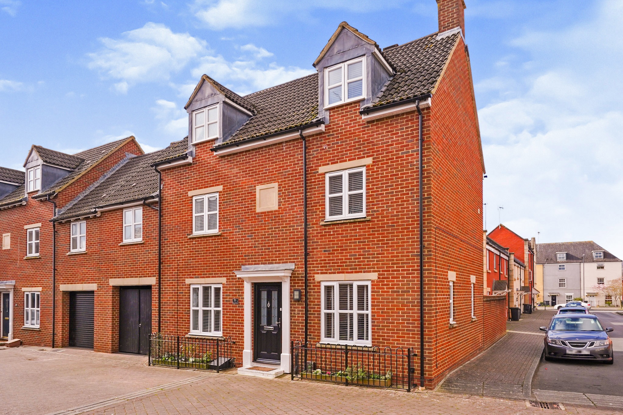 4 bedroom town house for sale in Dunvant Road, Swindon, SN25 2AW