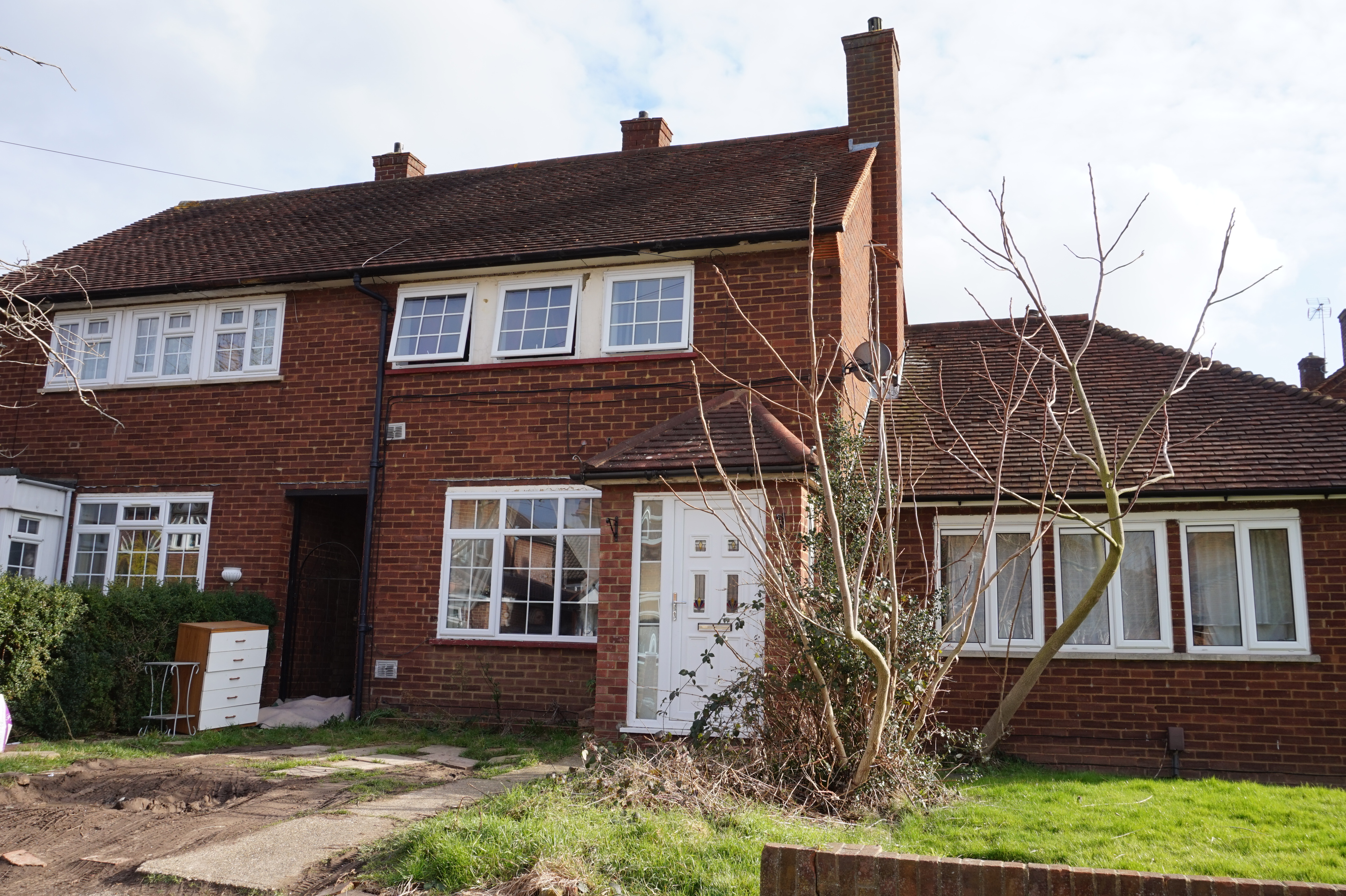 3 bedroom terraced house for sale in Warren Close, Slough, SL3 7UA