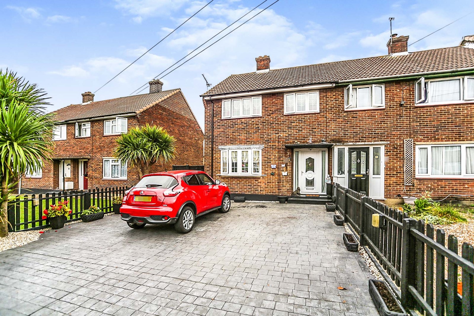 3 bedroom end of terrace house for sale in Hill House Road, Stone ...