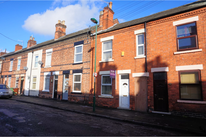3 bedroom terraced house for sale in Cheltenham Street, Nottingham, NG6 0ES
