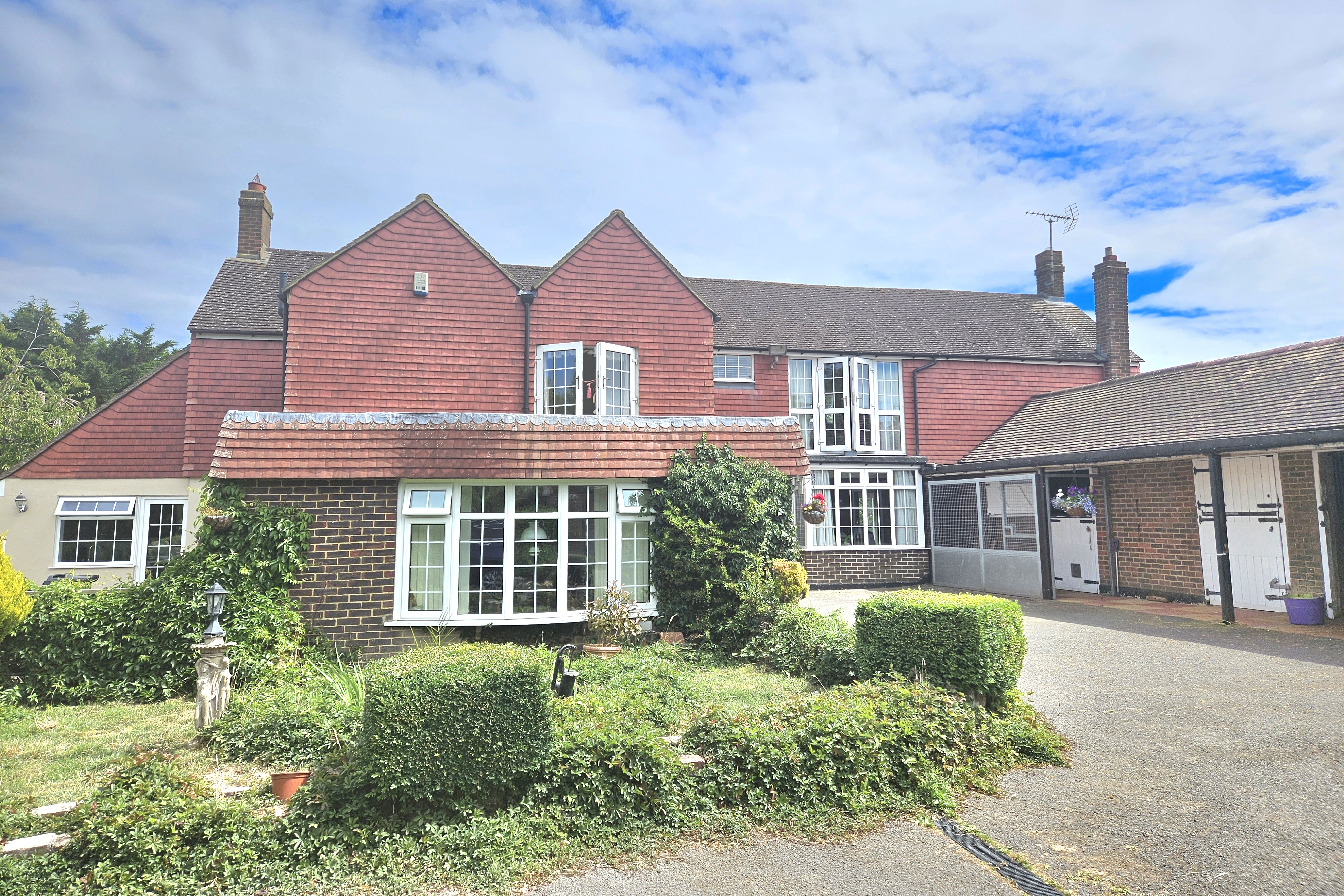 4 bedroom detached house for sale in Chalvington Road, Hailsham, BN27 3ST