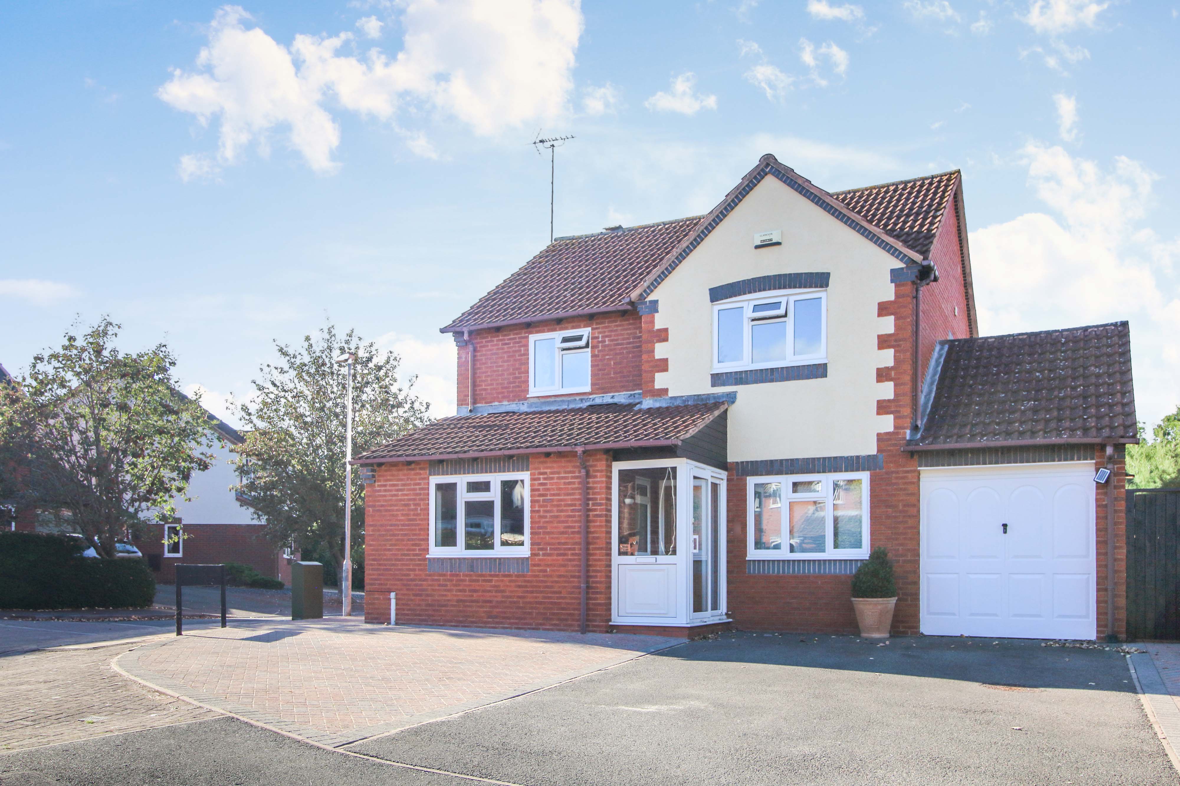 4 bedroom detached house for sale in Purleigh Avenue, Worcester, WR4 0DX