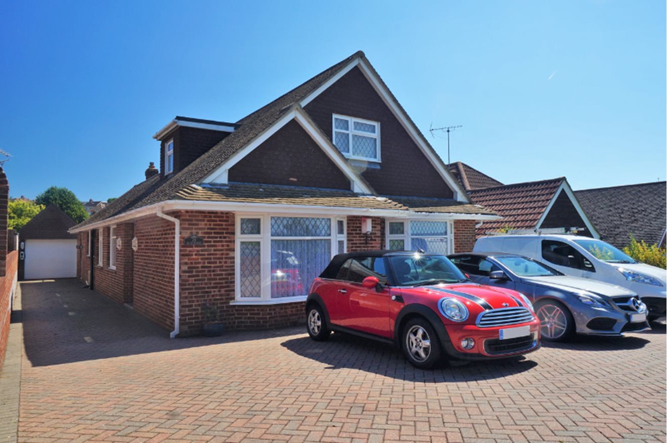 4 bedroom detached house for sale in Hangleton Way, Hove, BN3 8EQ