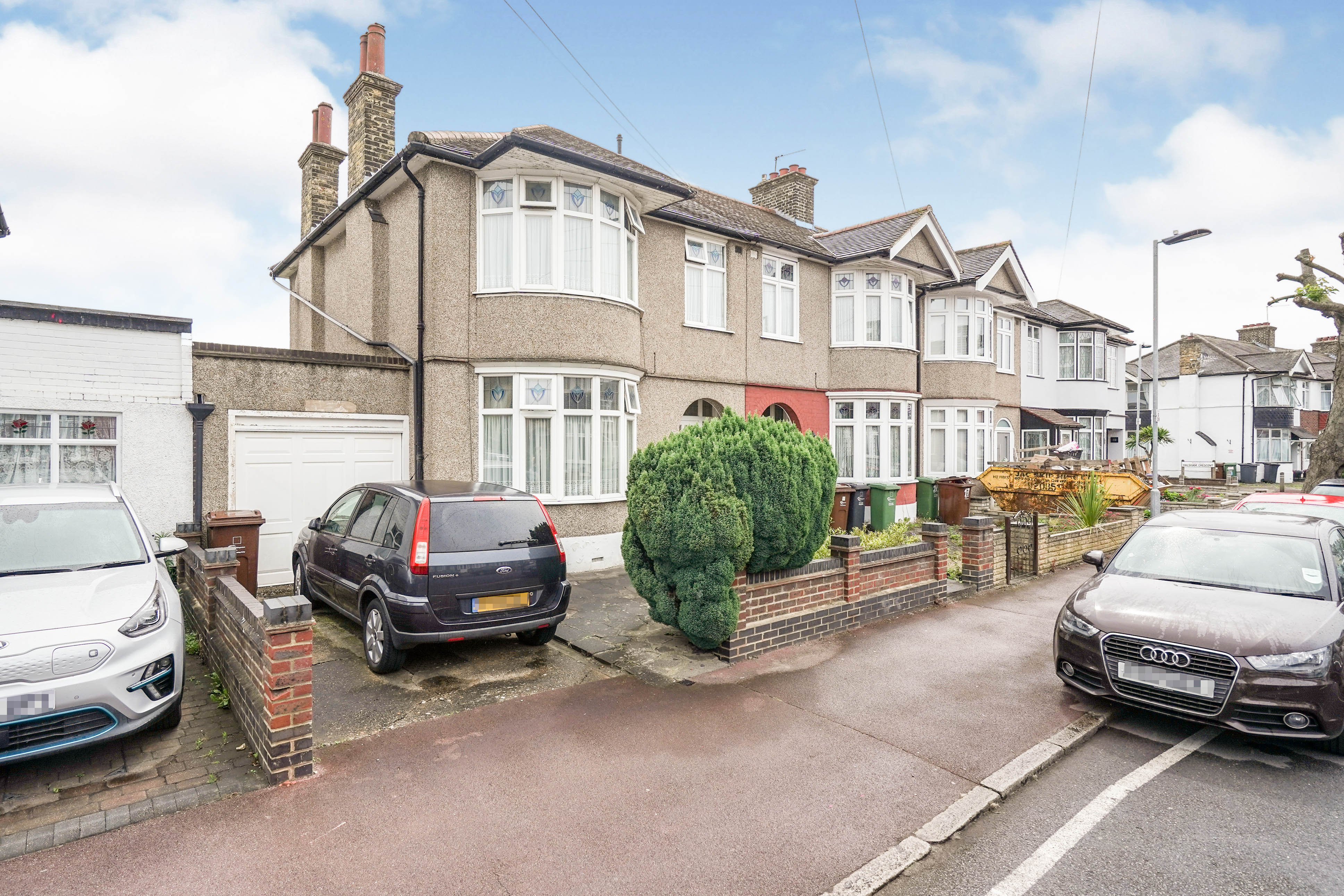 3 bedroom semi-detached house for sale in Stratton Drive, Barking, IG11 9HJ