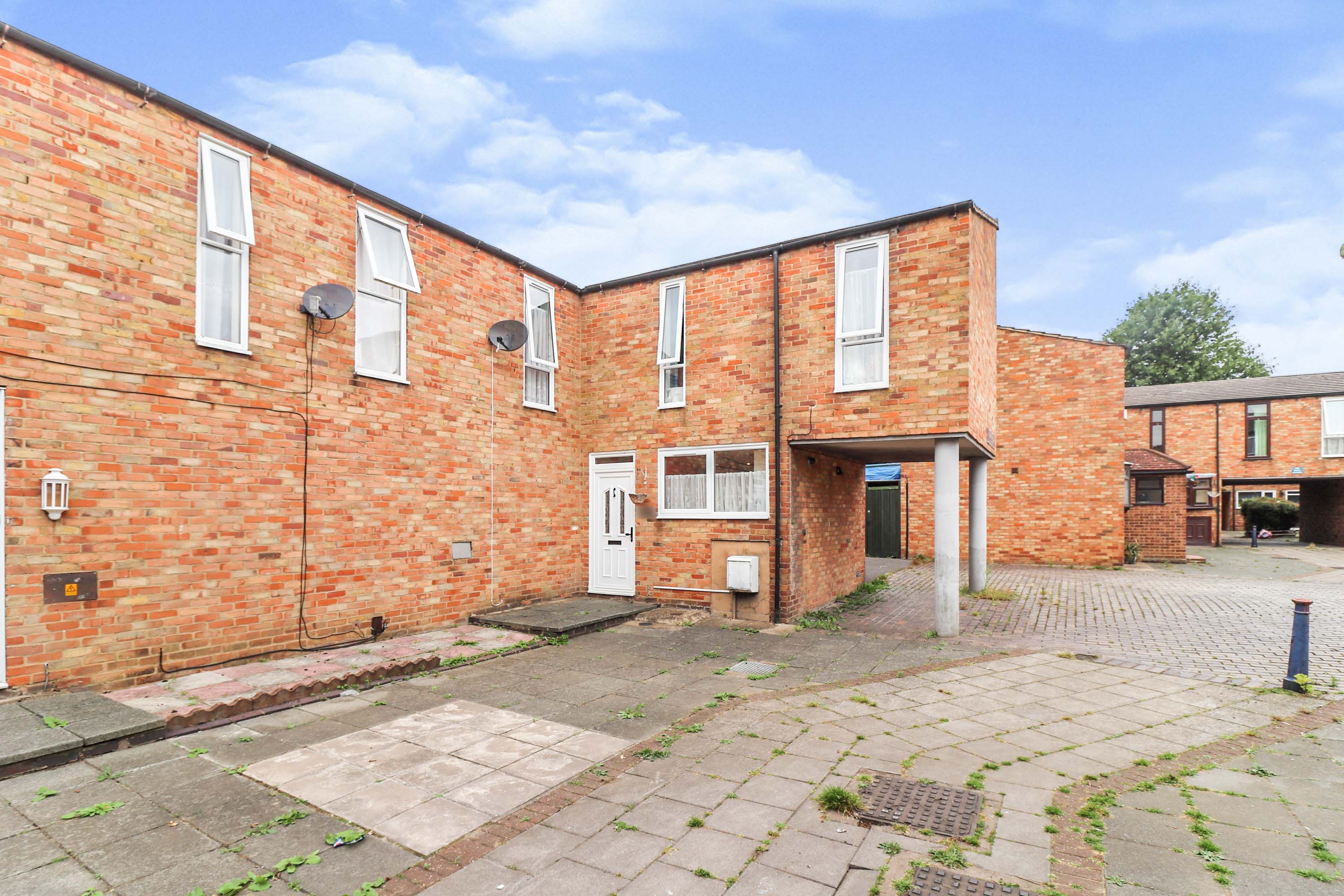 3 bedroom terraced house for sale in Beeston Courts, Basildon, SS15 5FW