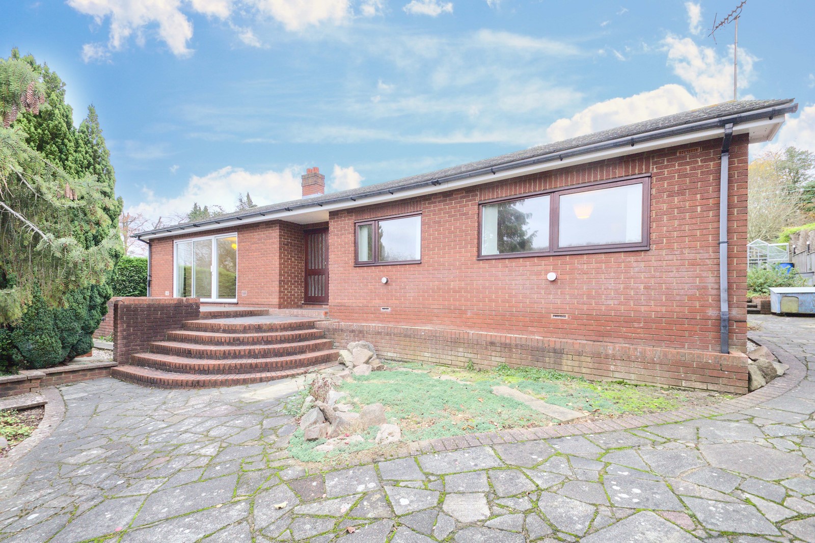 3 bedroom detached bungalow for sale in Valley Road, Fawkham, Longfield ...