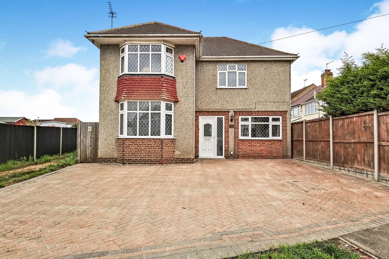 3 bedroom detached house for sale in Collindale Avenue, Erith, DA8 1EF