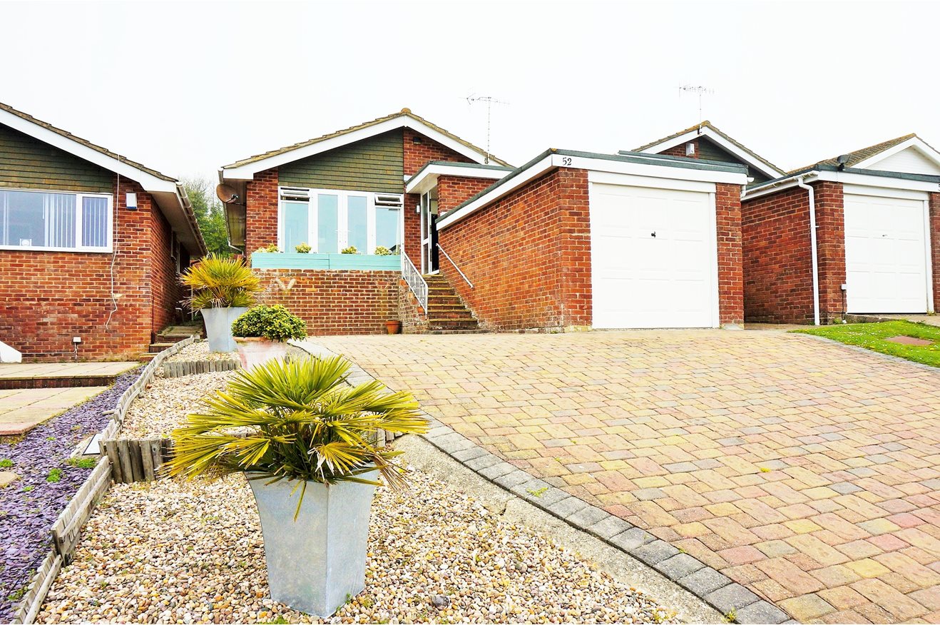 2 bedroom detached bungalow for sale in Slonk Hill Road, Shoreham-by ...