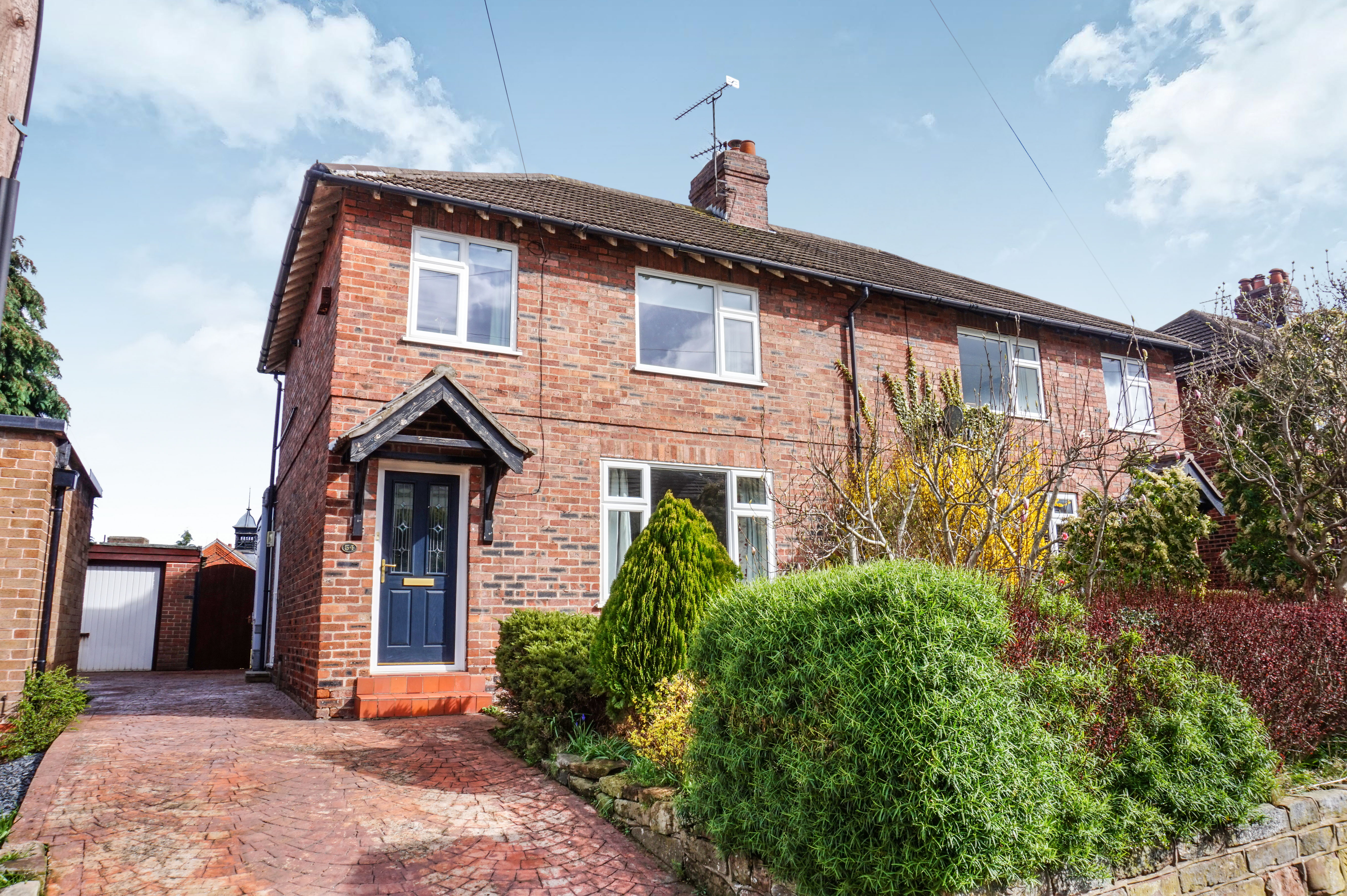 3 bedroom semi-detached house for sale in Hillside Road, Frodsham, WA6 6AQ
