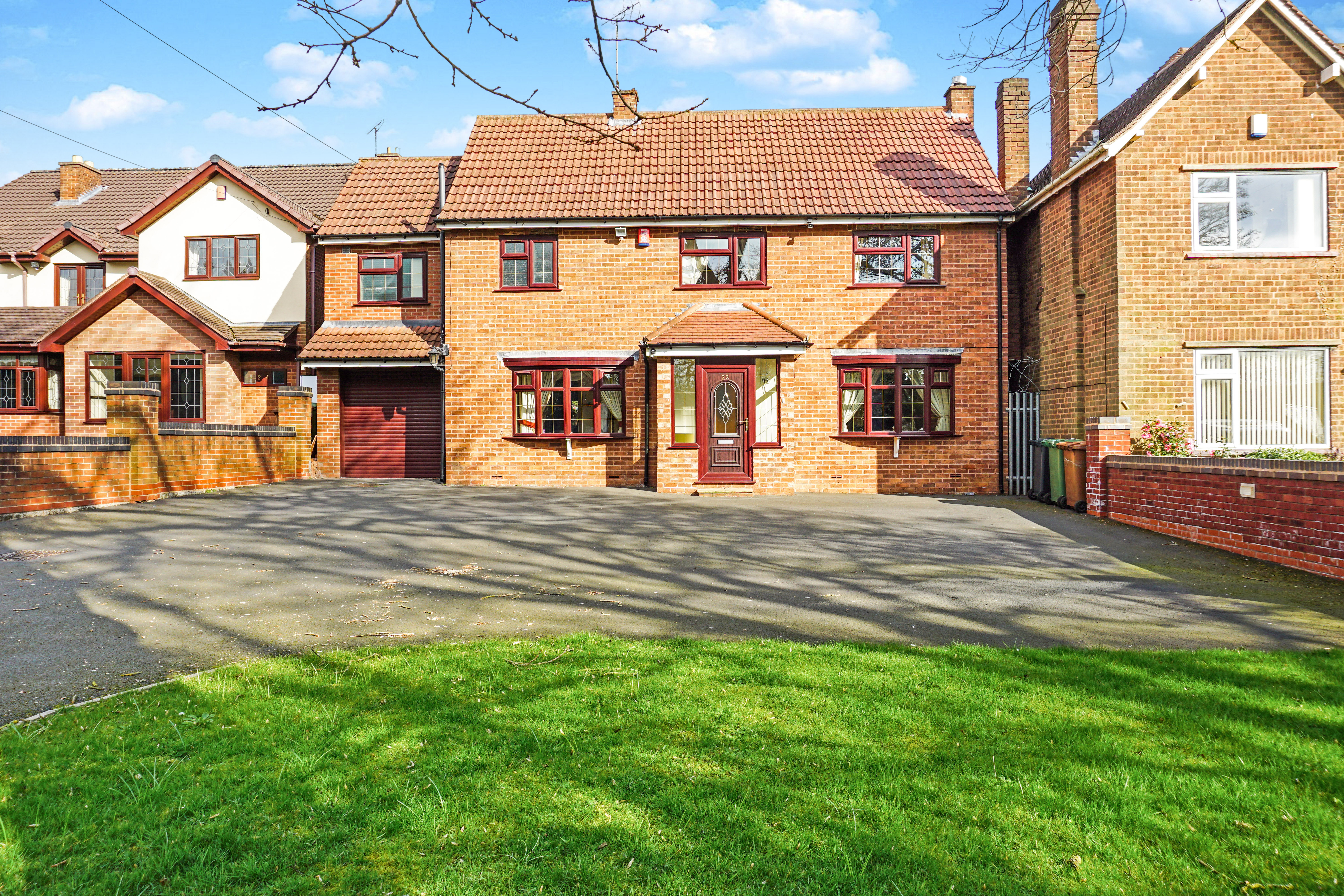 4 bedroom detached house for sale in Bell Road, Walsall, WS5 3JW