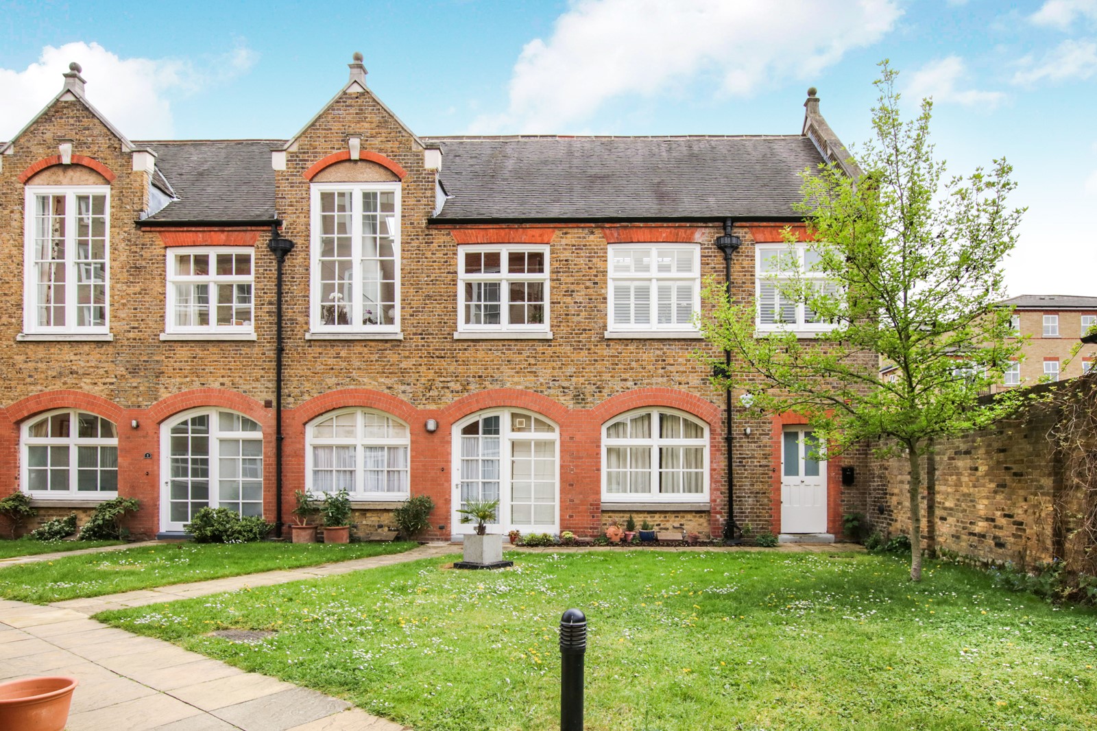 3 bedroom mews house for sale in Beta Place, Brixton, SW4 7QN