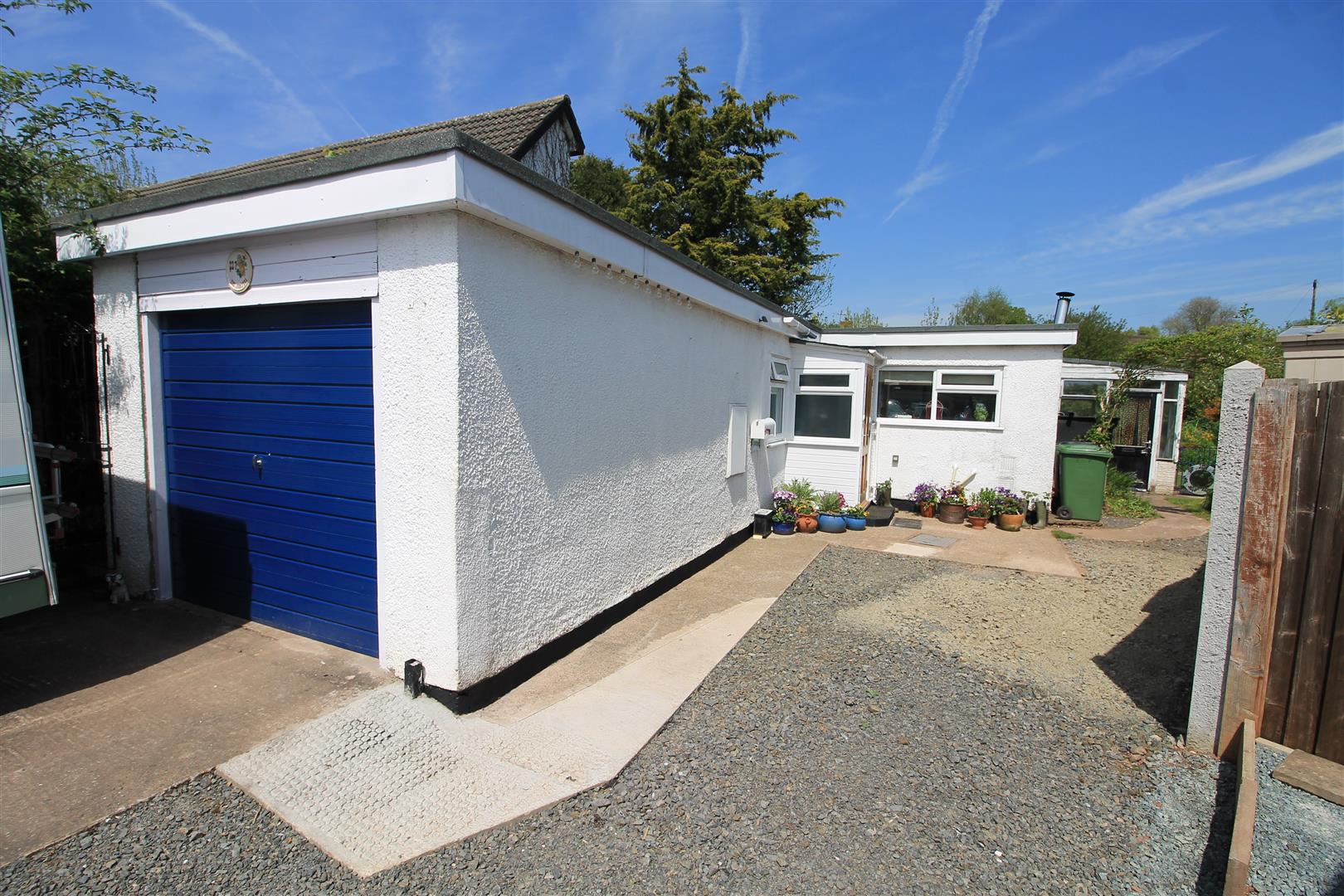 2 bedroom detached bungalow for sale in Crossways, Peterchurch, HR2 0TG