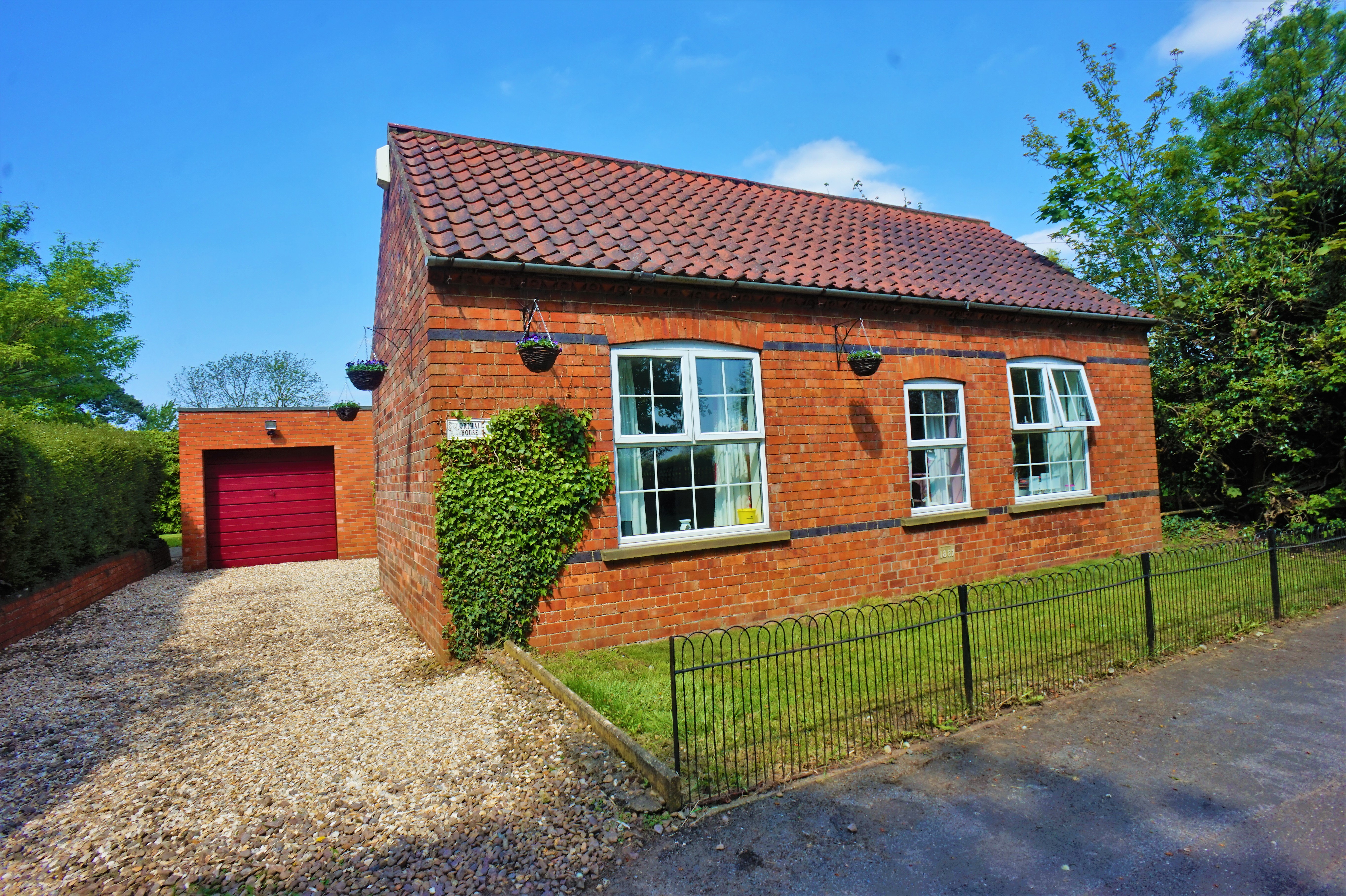 3 bedroom detached bungalow for sale in Main Street, Hackthorn, Lincoln ...