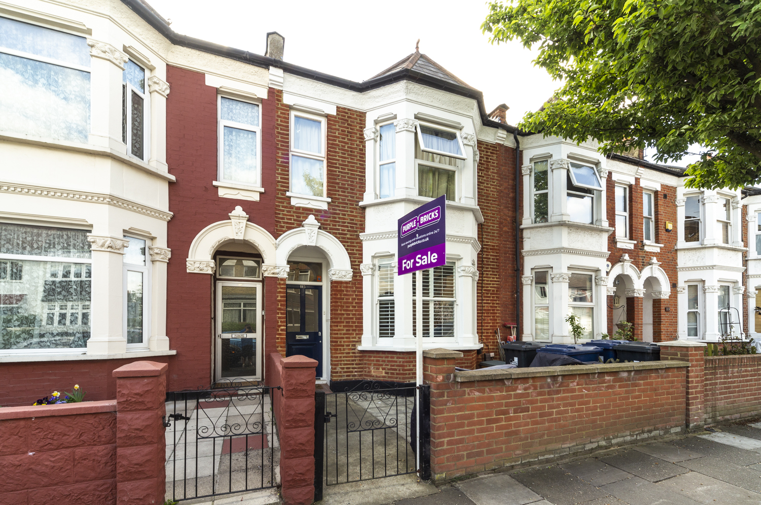 2 bedroom flat for sale in Murray Road, Ealing, W5 4DB