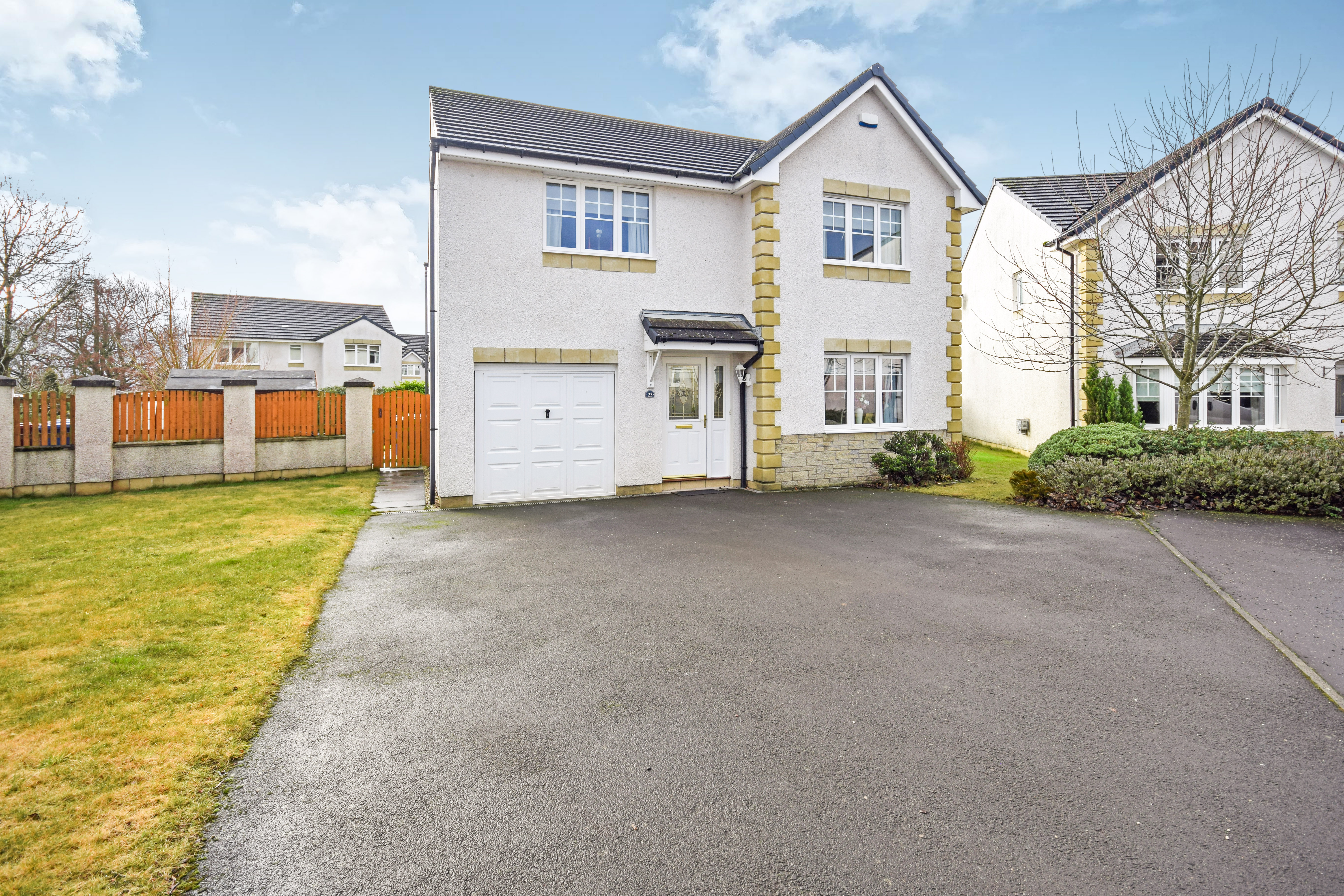 4 bedroom detached house for sale in Gavel Grove, Lanark, ML11 9FE