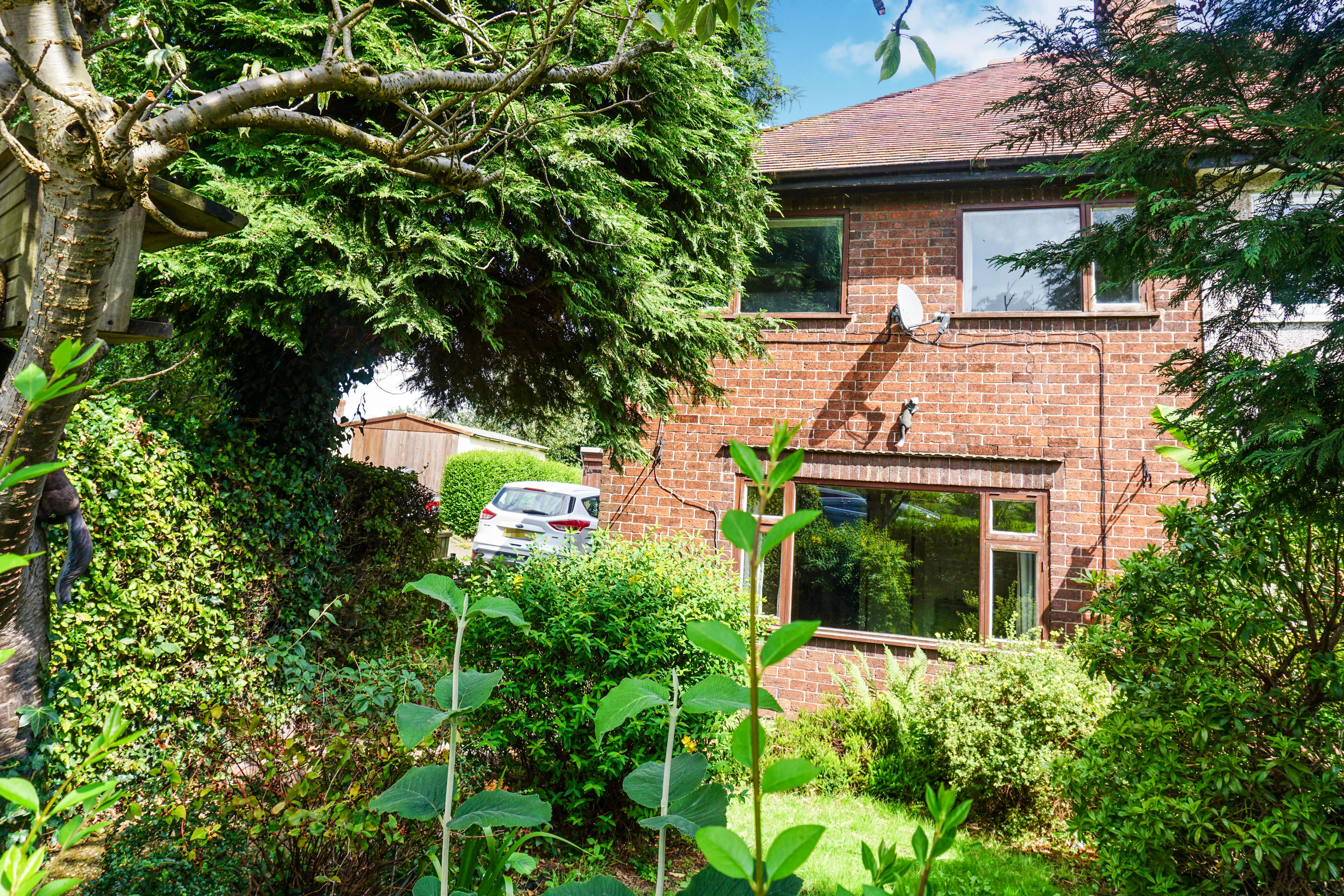 3 bedroom semi-detached house for sale in Hillside Road, Frodsham, WA6 6AQ