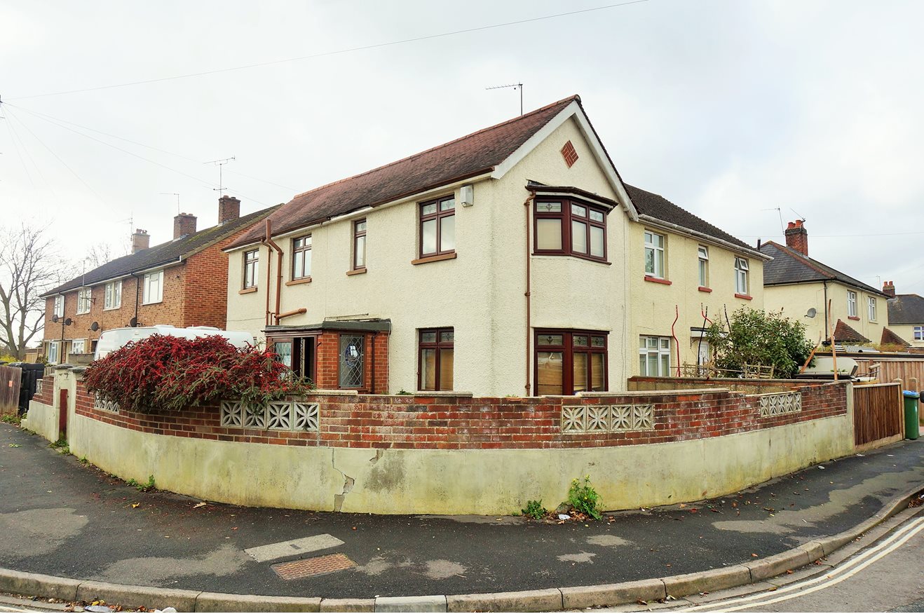 4 bedroom semi-detached house for sale in Warren Crescent, Southampton ...
