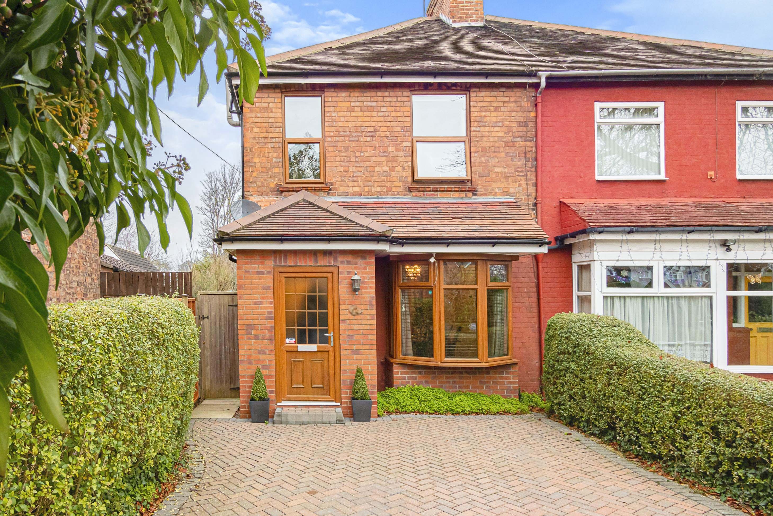 3 bedroom semi-detached house for sale in Tranby Lane, Hull, HU10 7DU