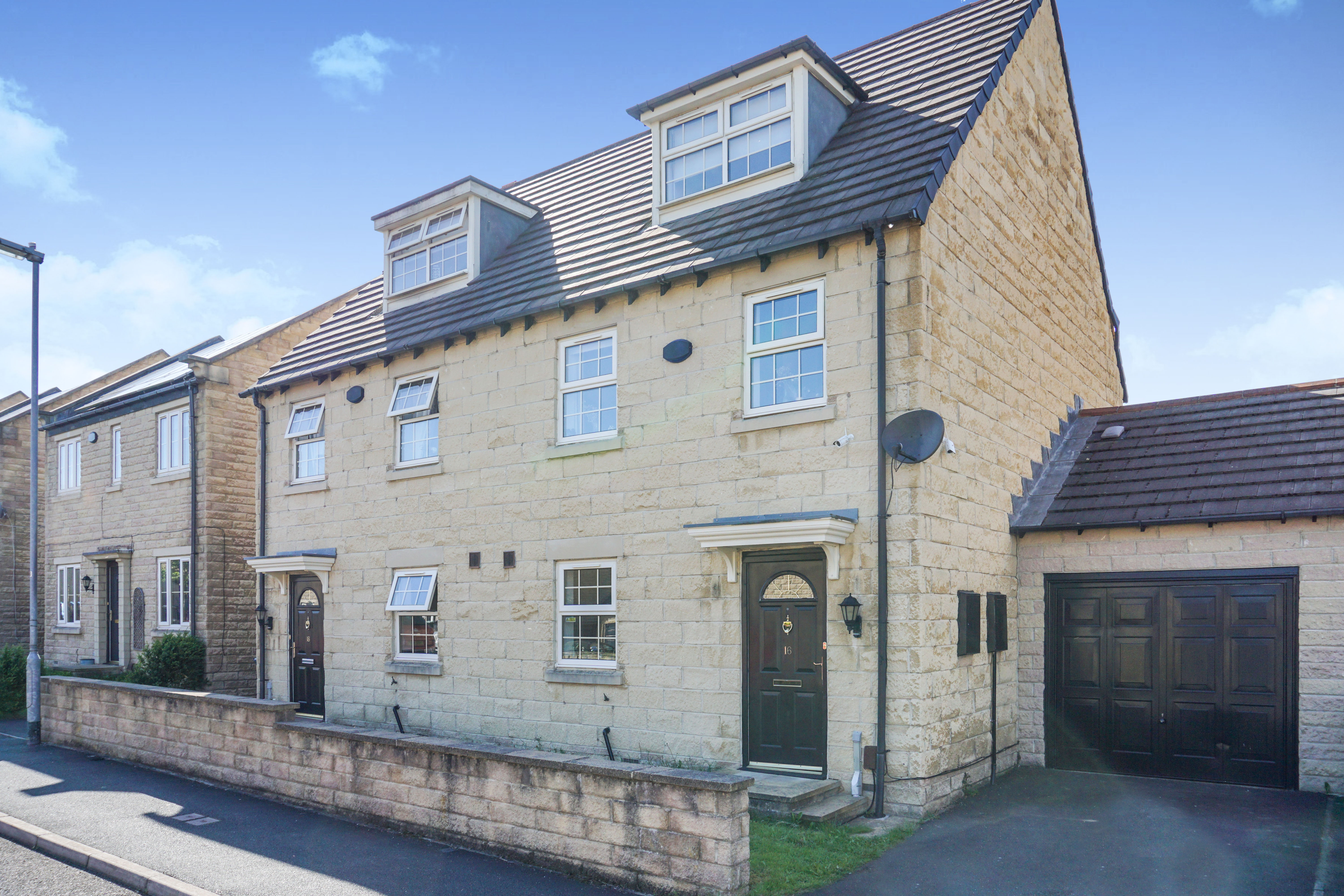 3 bedroom semi-detached house for sale in Robin Hood Road, Huddersfield ...