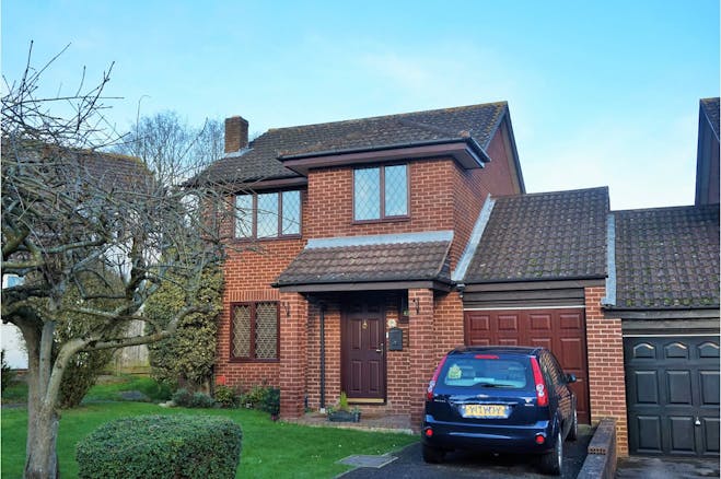 3 Bedroom Detached House For Sale In Culloden Way Wokingham Rg41 3un