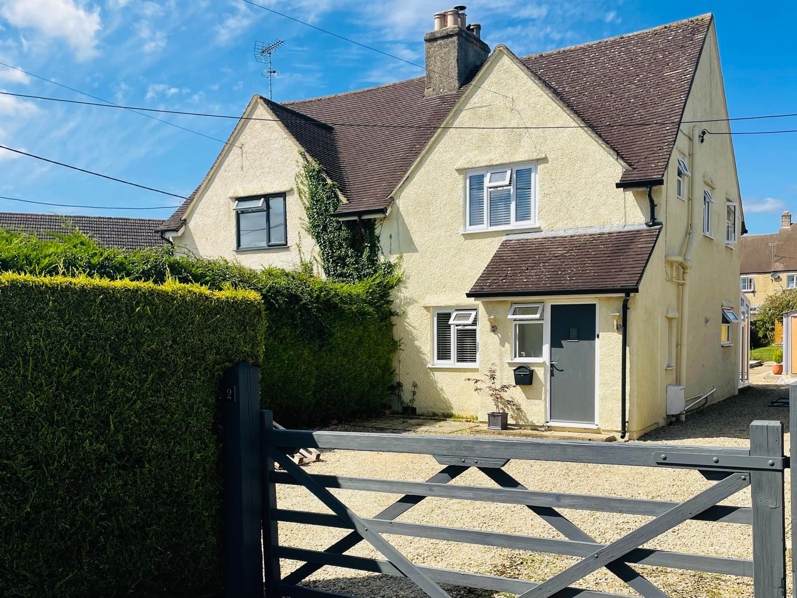 3 bedroom semi-detached house for sale in Hatherop Road, Fairford, GL7 4JS