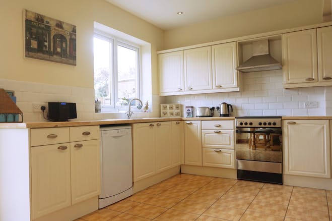 3 Bedroom Semi Detached Bungalow For Sale In St Clair Drive Worcester