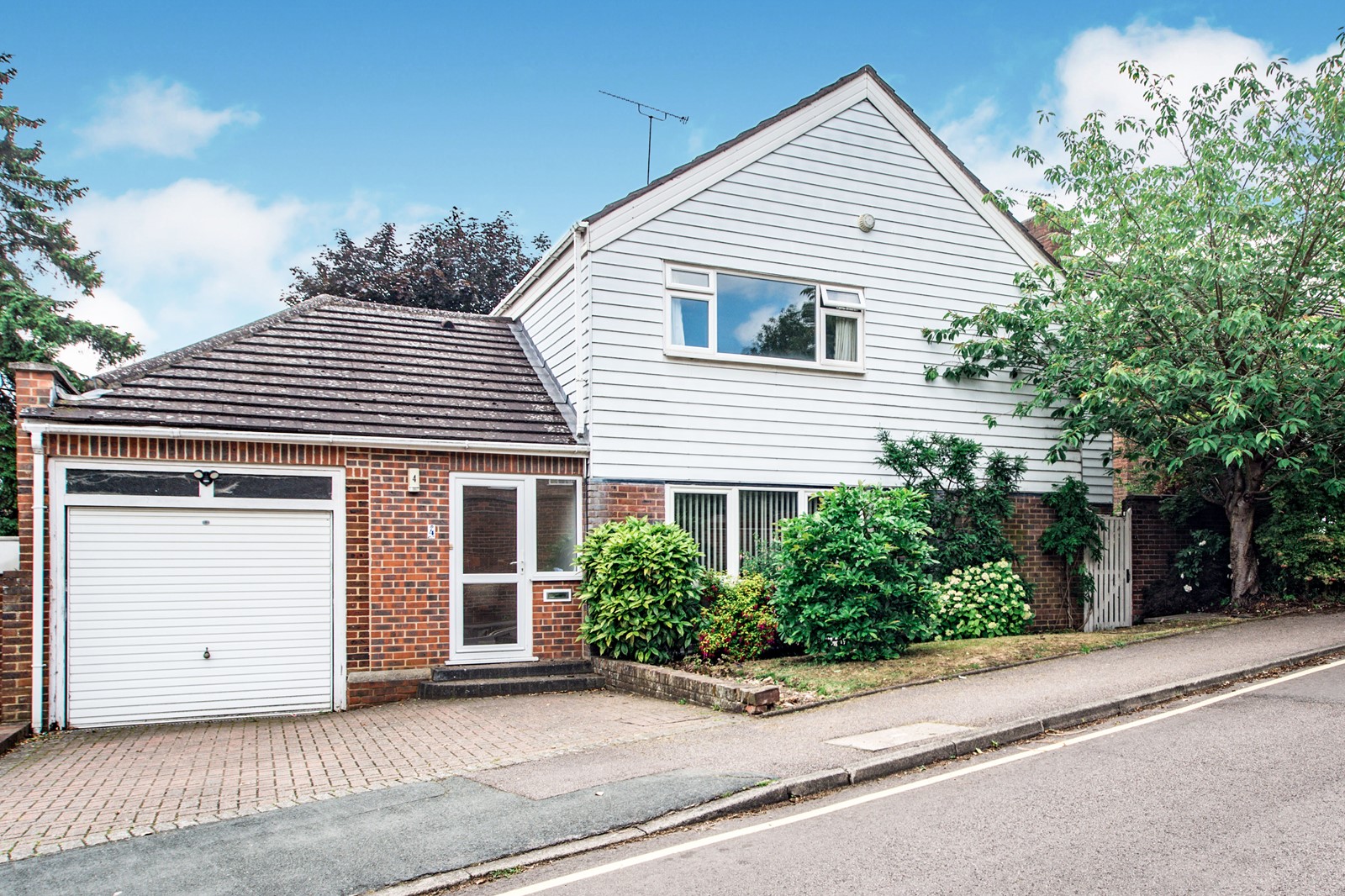 4 bedroom detached house for sale in Townfield, Rickmansworth, WD3 7DD