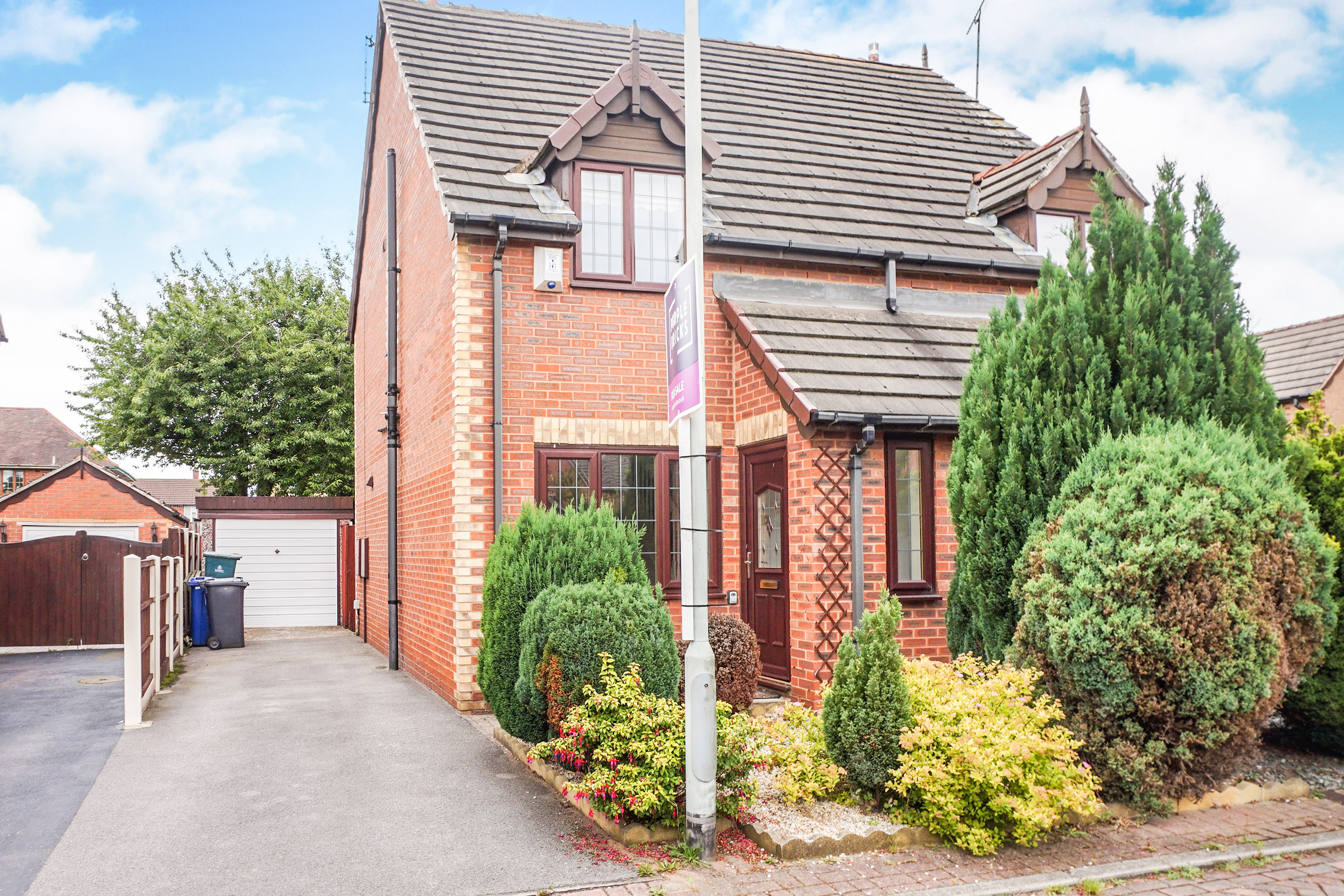 2 bedroom semi-detached house for sale in Croft Court, Edenthorpe, DN3 2RE
