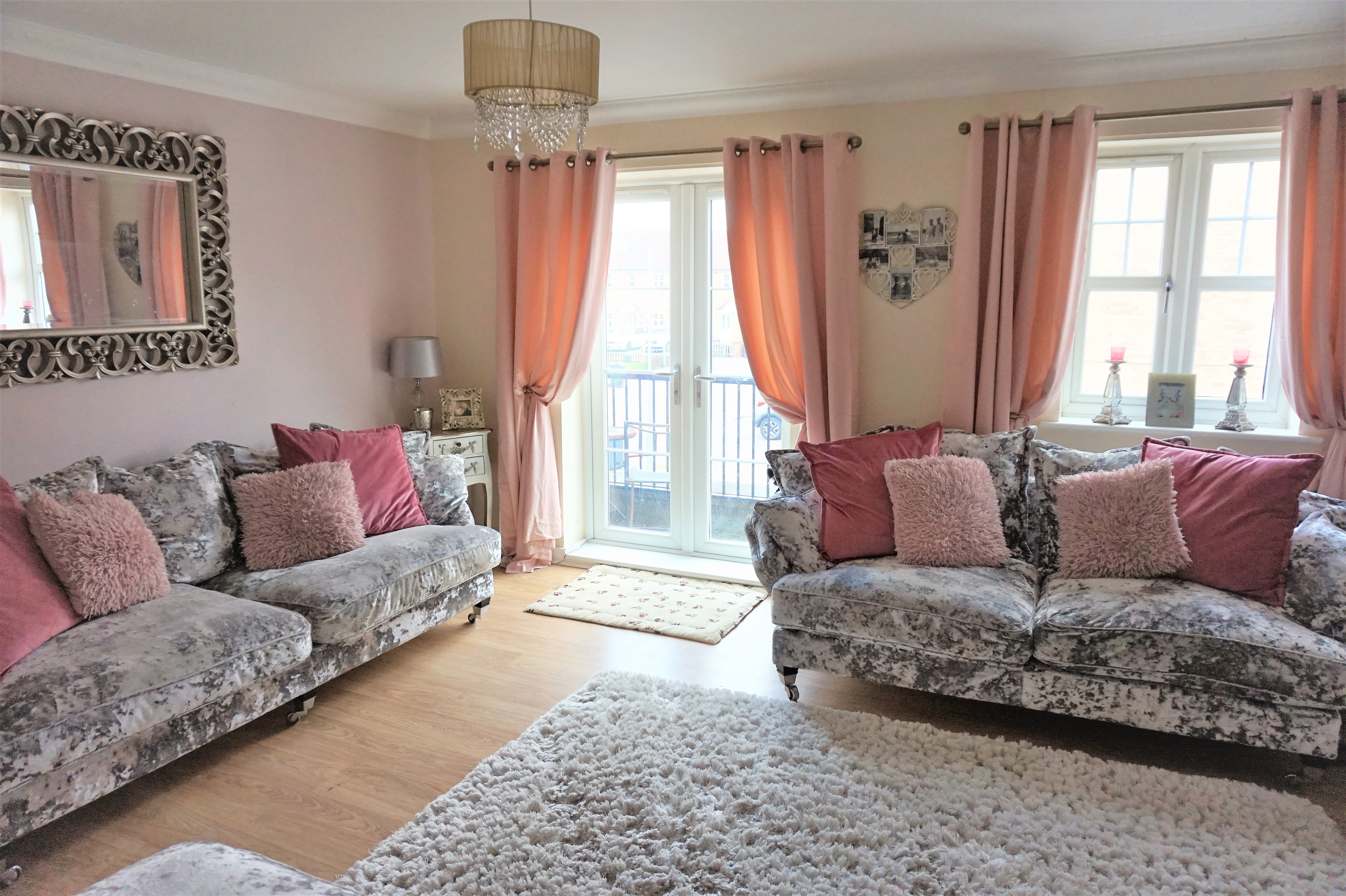 4 bedroom semi-detached house for sale in Flanders Red, Hull, HU7 4WF