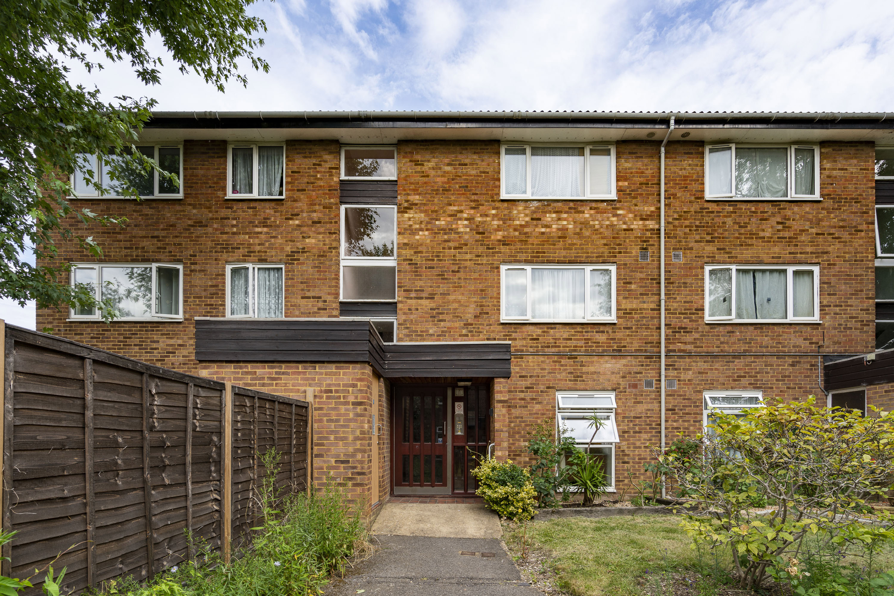 1 bedroom ground floor flat for sale in Buckingham Avenue, Greenford ...