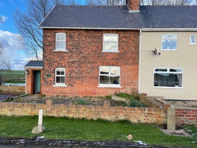 3 bedroom semi-detached house for sale in Old Hall Road, Hull, HU12 0EE