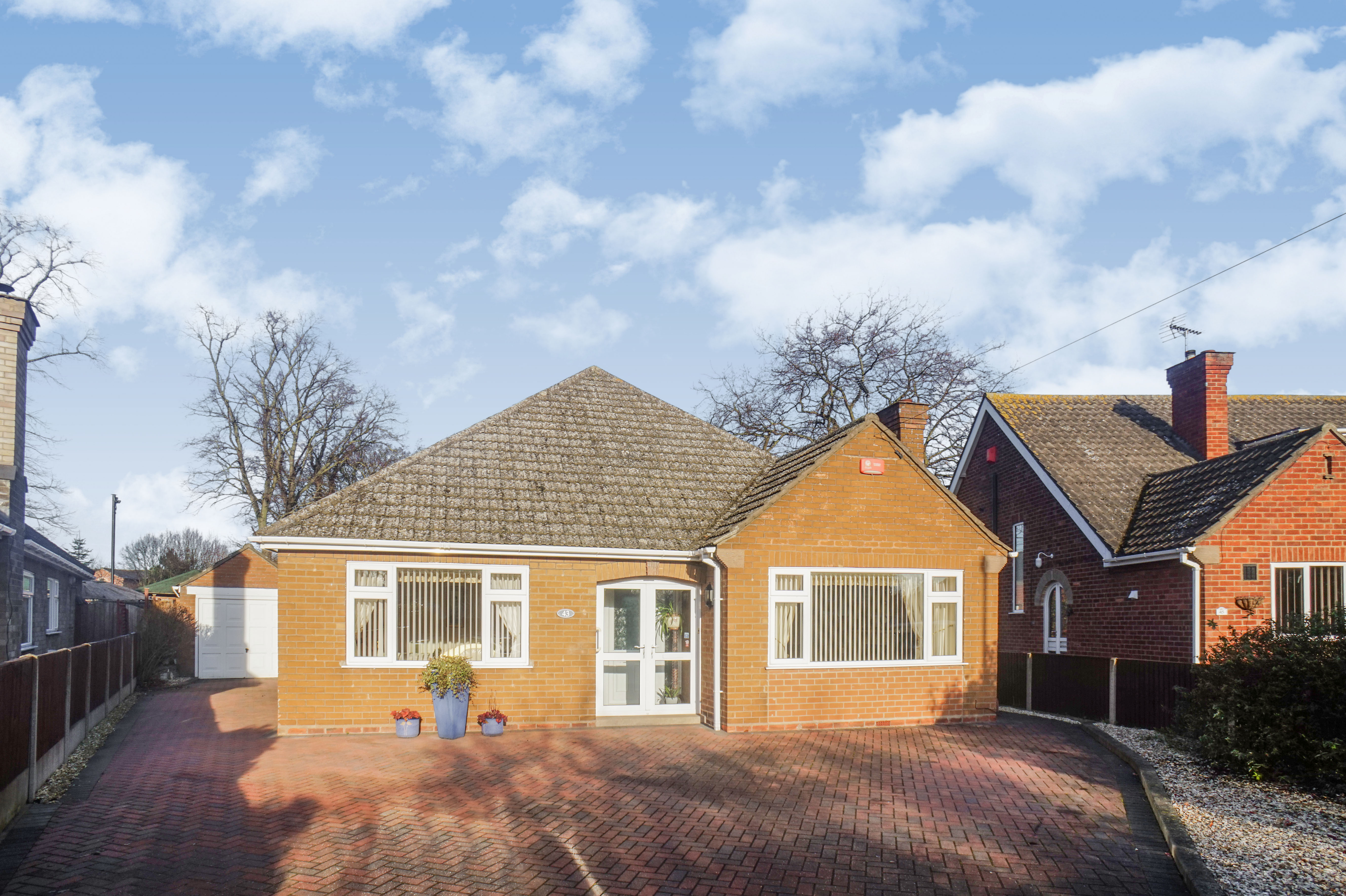 3 bedroom detached bungalow for sale in Swallowbeck Avenue, Lincoln ...