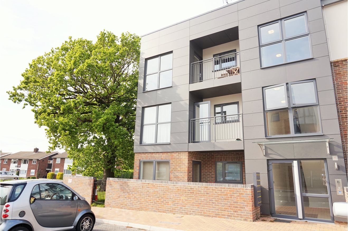 2 bedroom flat for sale in Clifton Hatch, Harlow, CM18 7FF