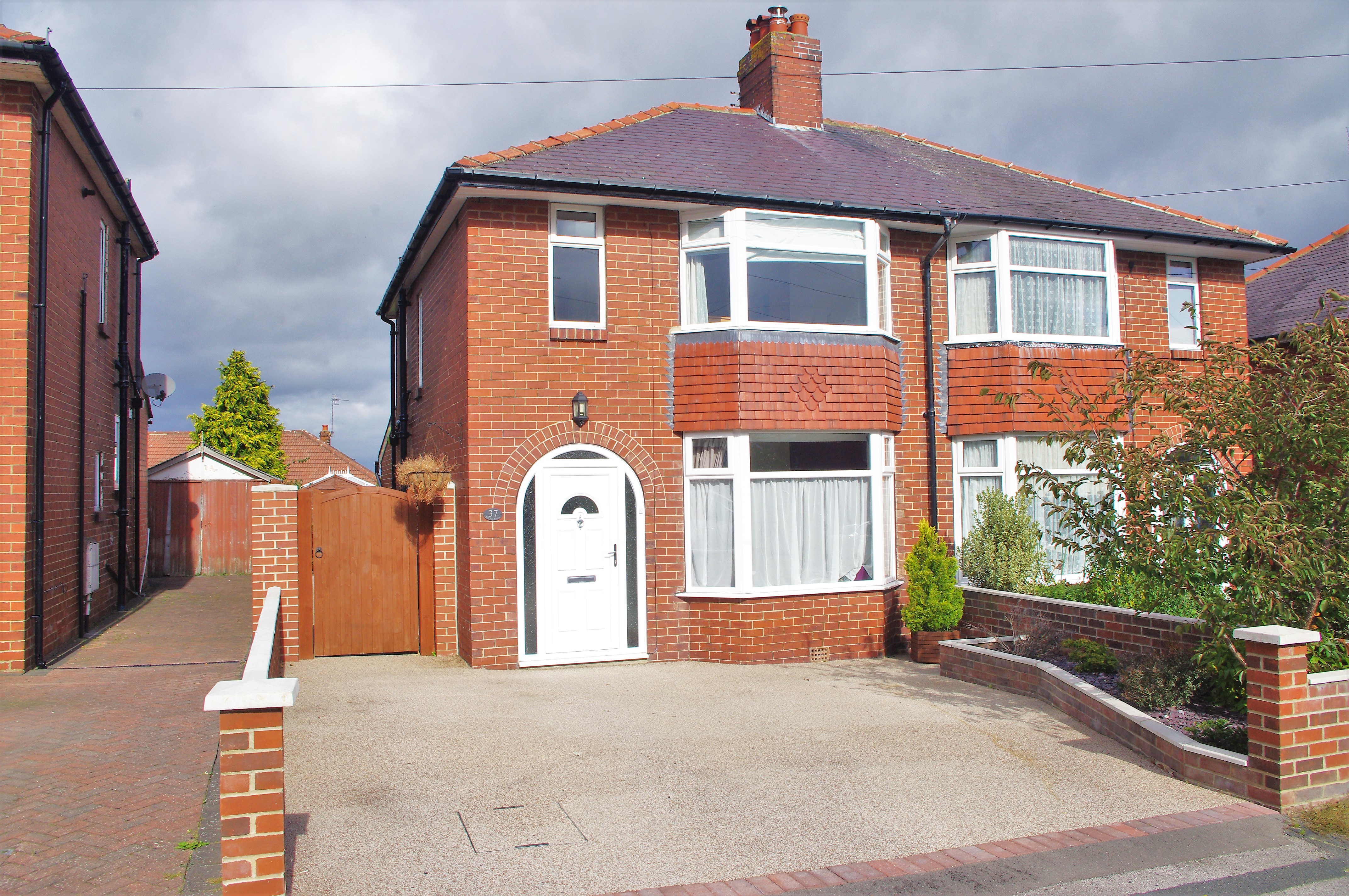 3 bedroom semi-detached house for sale in Hill Top Avenue, Harrogate ...