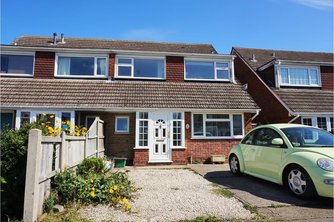 4 bedroom semi-detached house for sale in Beacon Way, Colchester, CO3 0JA