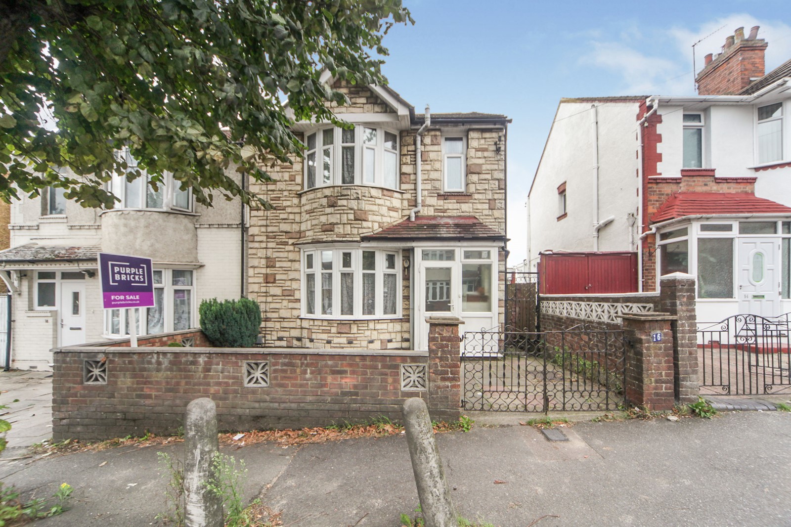 3 bedroom semi-detached house for sale in Kingsway, Luton, LU4 8EH