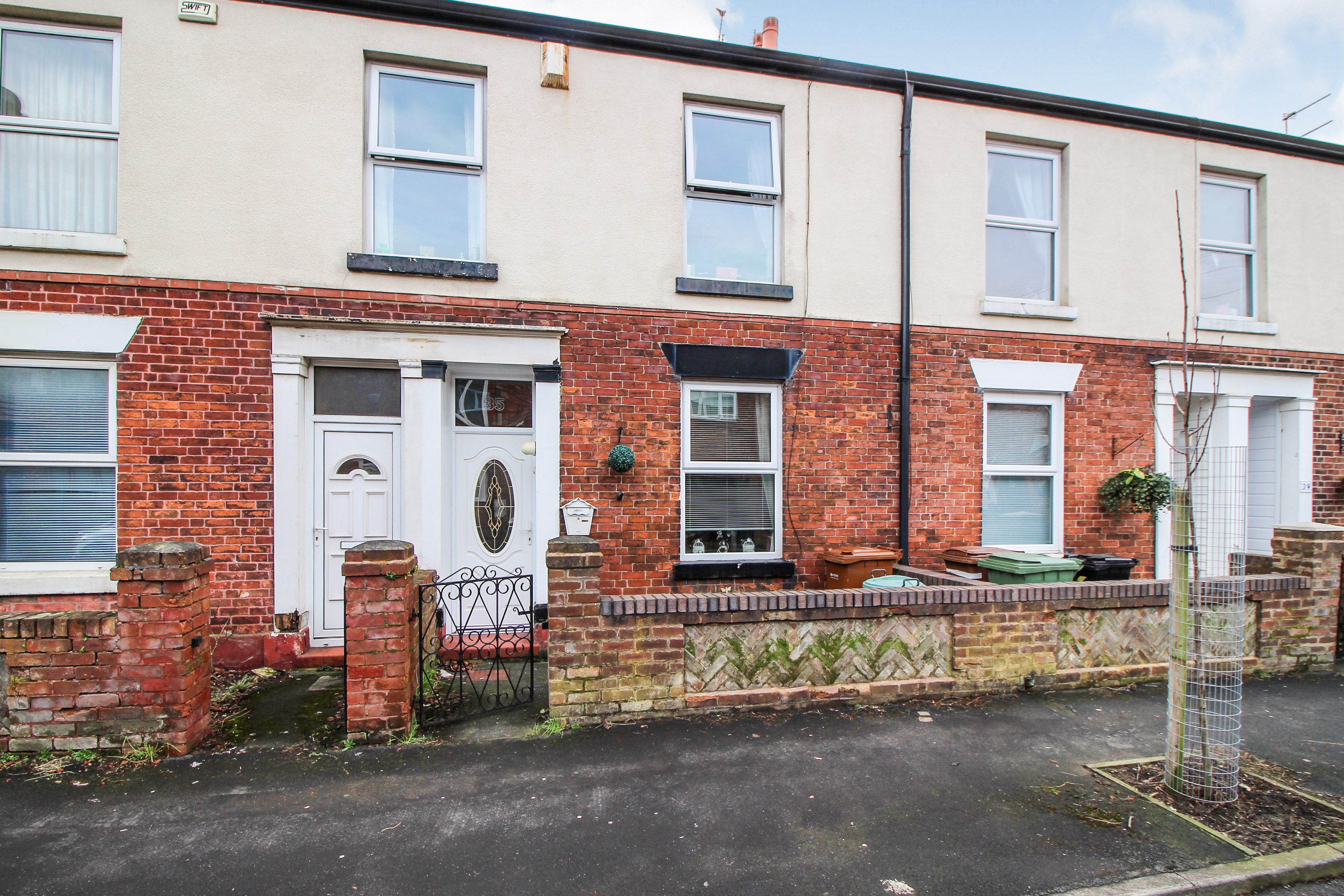 3 bedroom terraced house for sale in Thomson Street, Edgeley, SK3 9DR