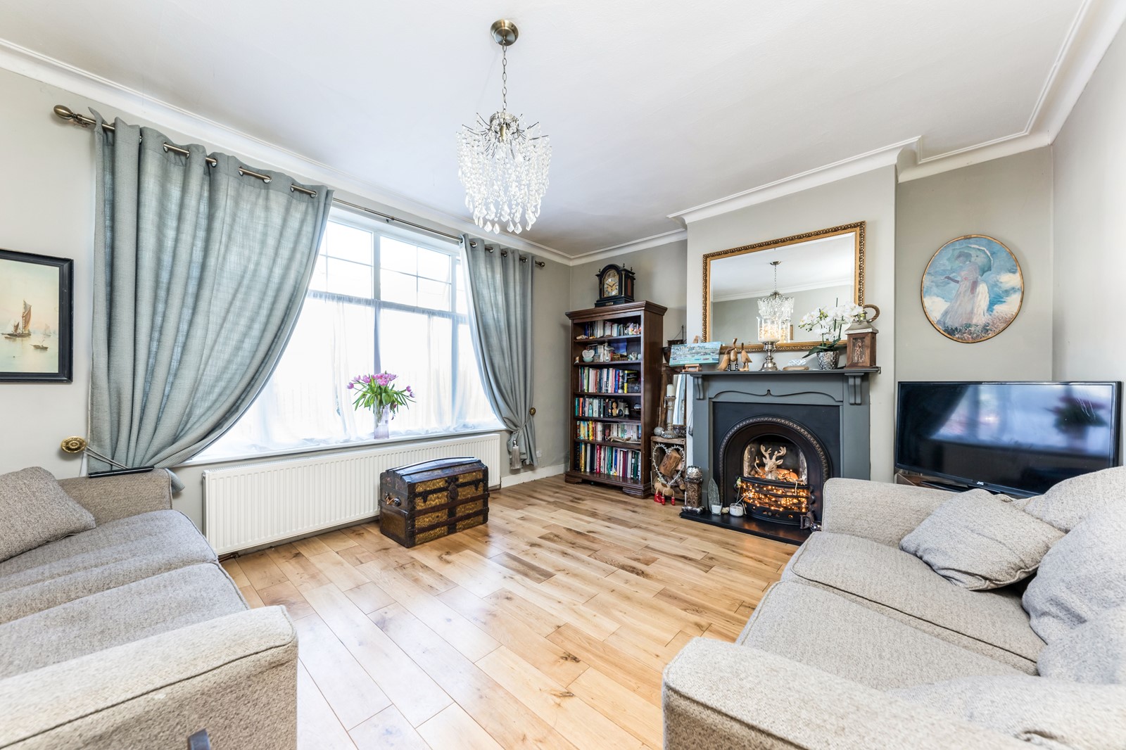 3 bedroom terraced house for sale in Eton Avenue, Barnet, EN4 8TU