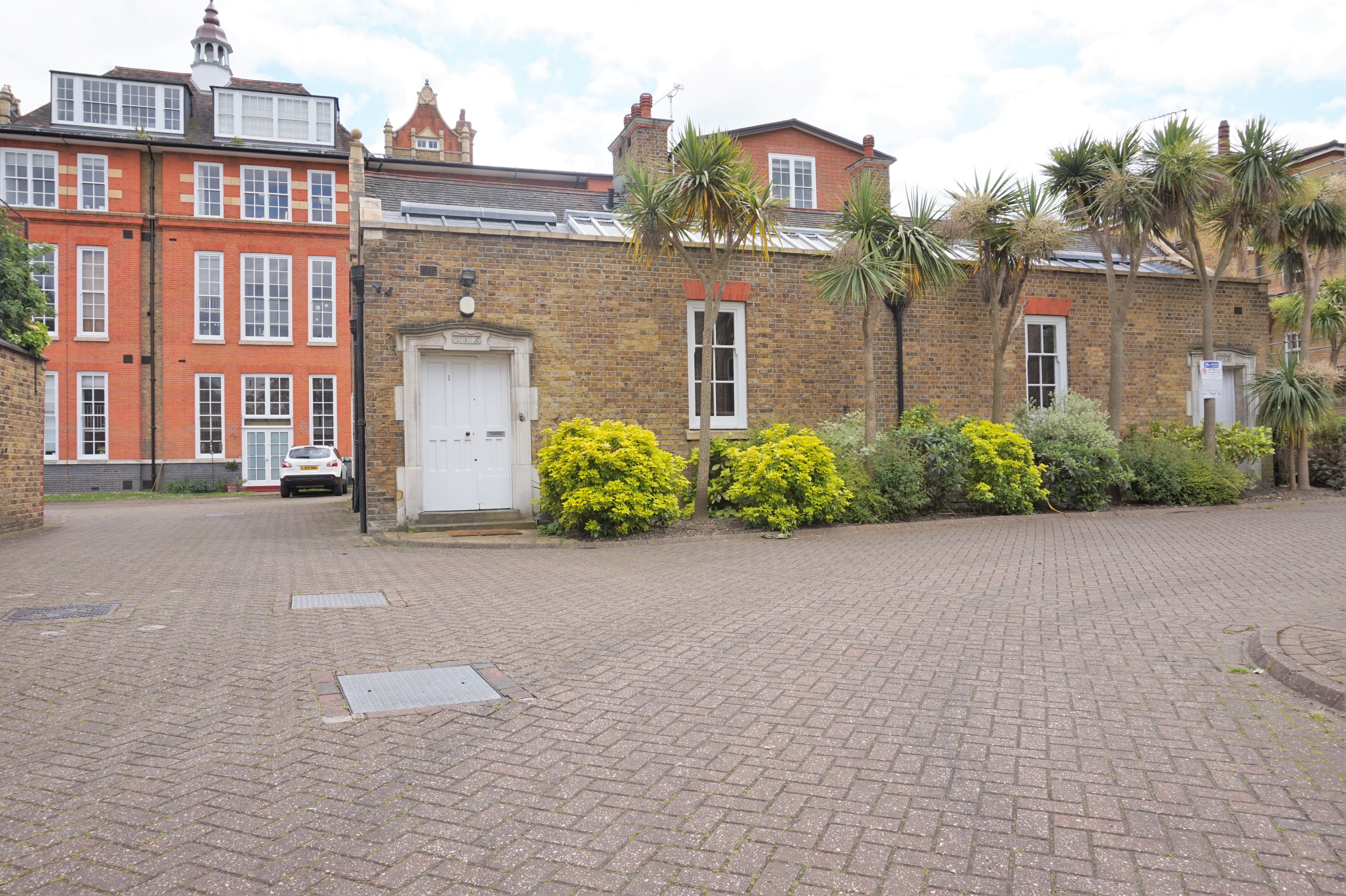 1 bedroom character property for sale in Beta Place, London, SW4 7QN