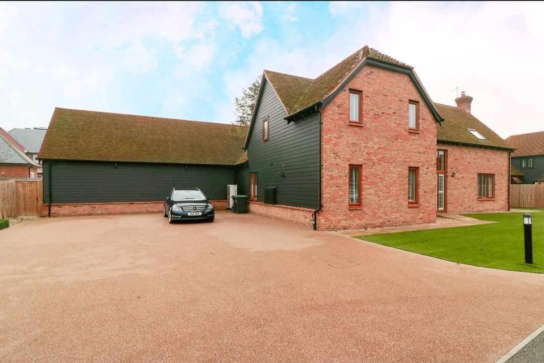 5 bedroom detached house for sale in Hoe Lane, Nazeing, EN9 2RJ