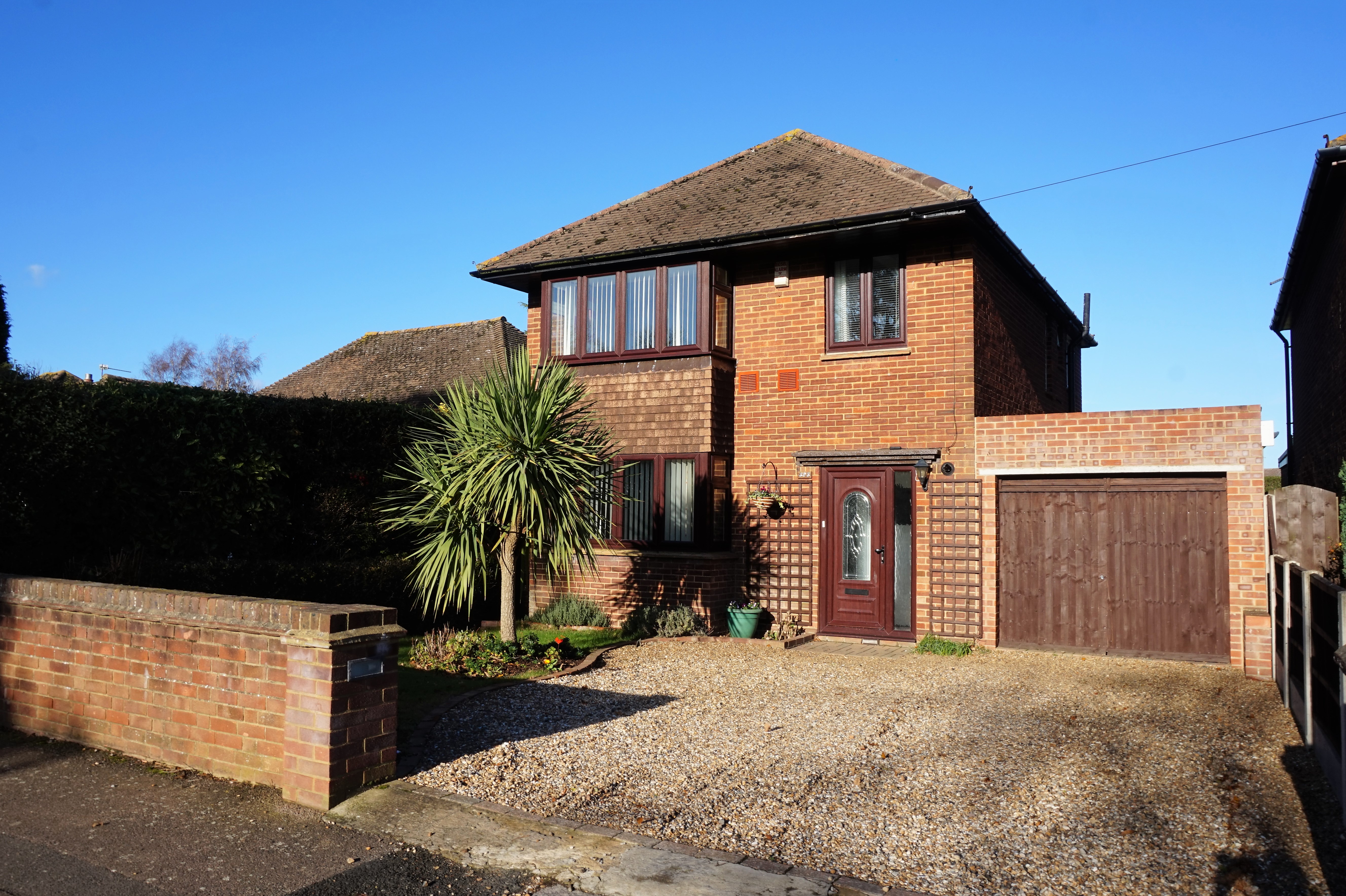 3 bedroom detached house for sale in Sutton Road, Maidstone, ME15 9BU