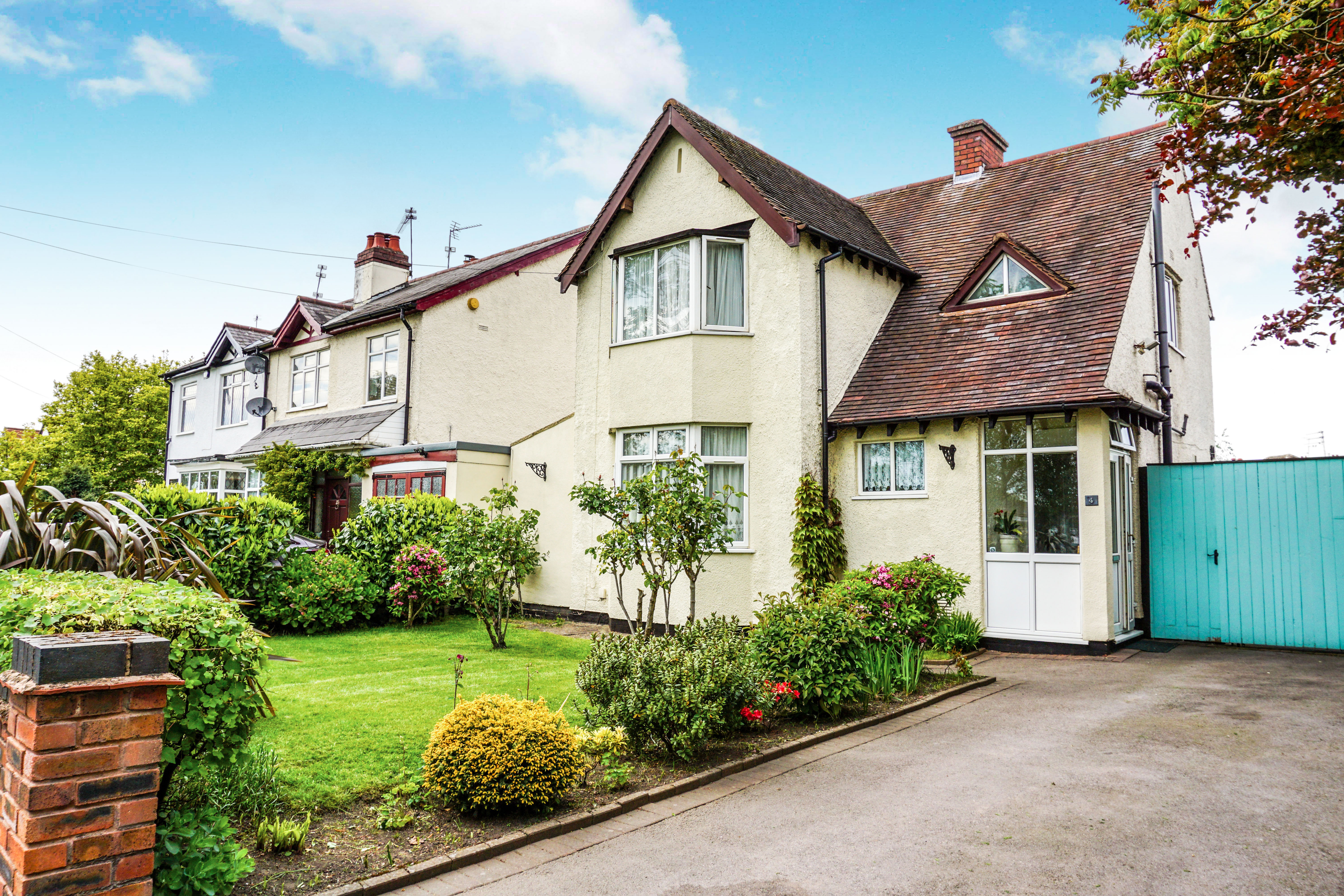 3 bedroom detached house for sale in Langley Road, Lower Penn ...