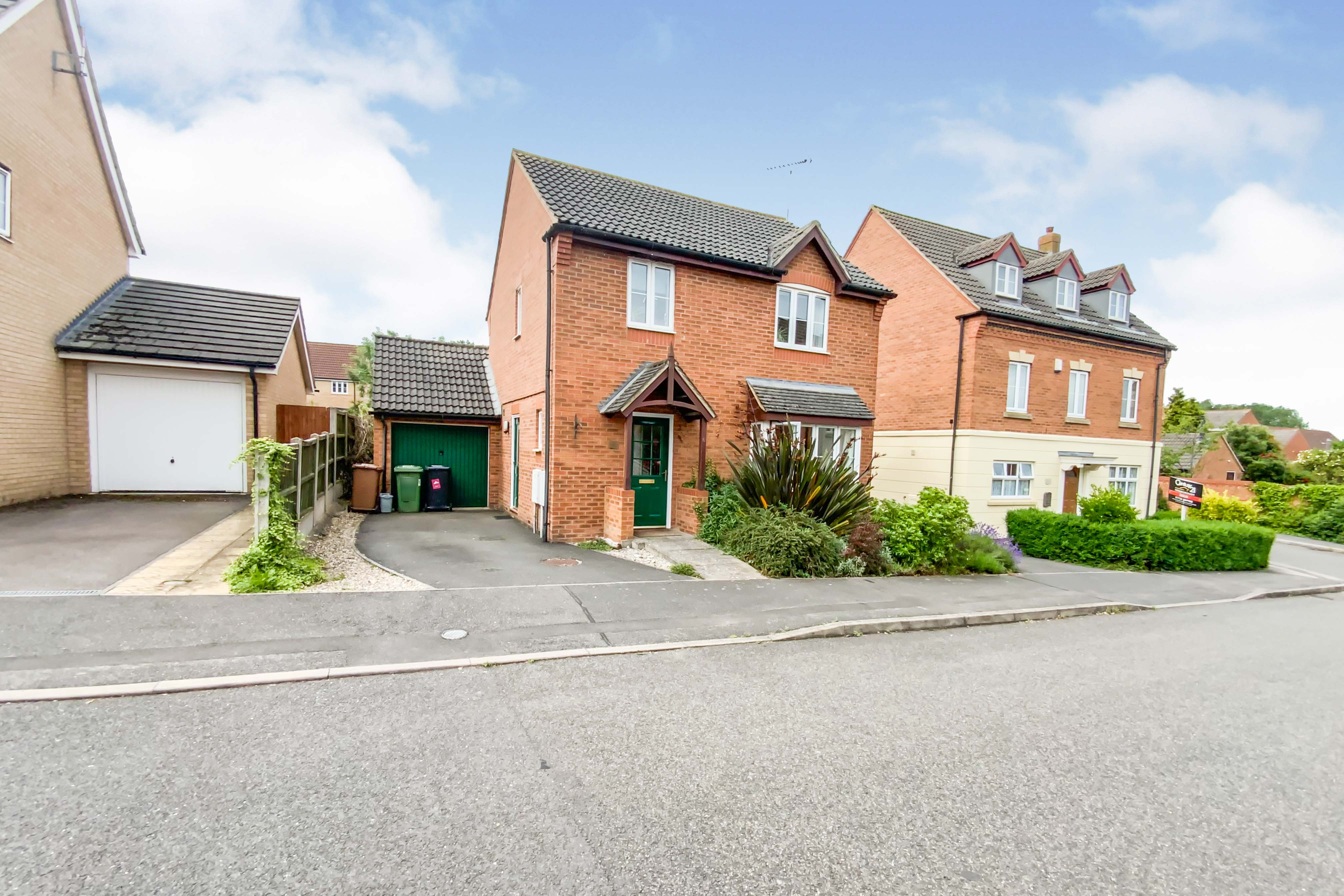 3 bedroom detached house for sale in Magistrates Road, Hampton ...
