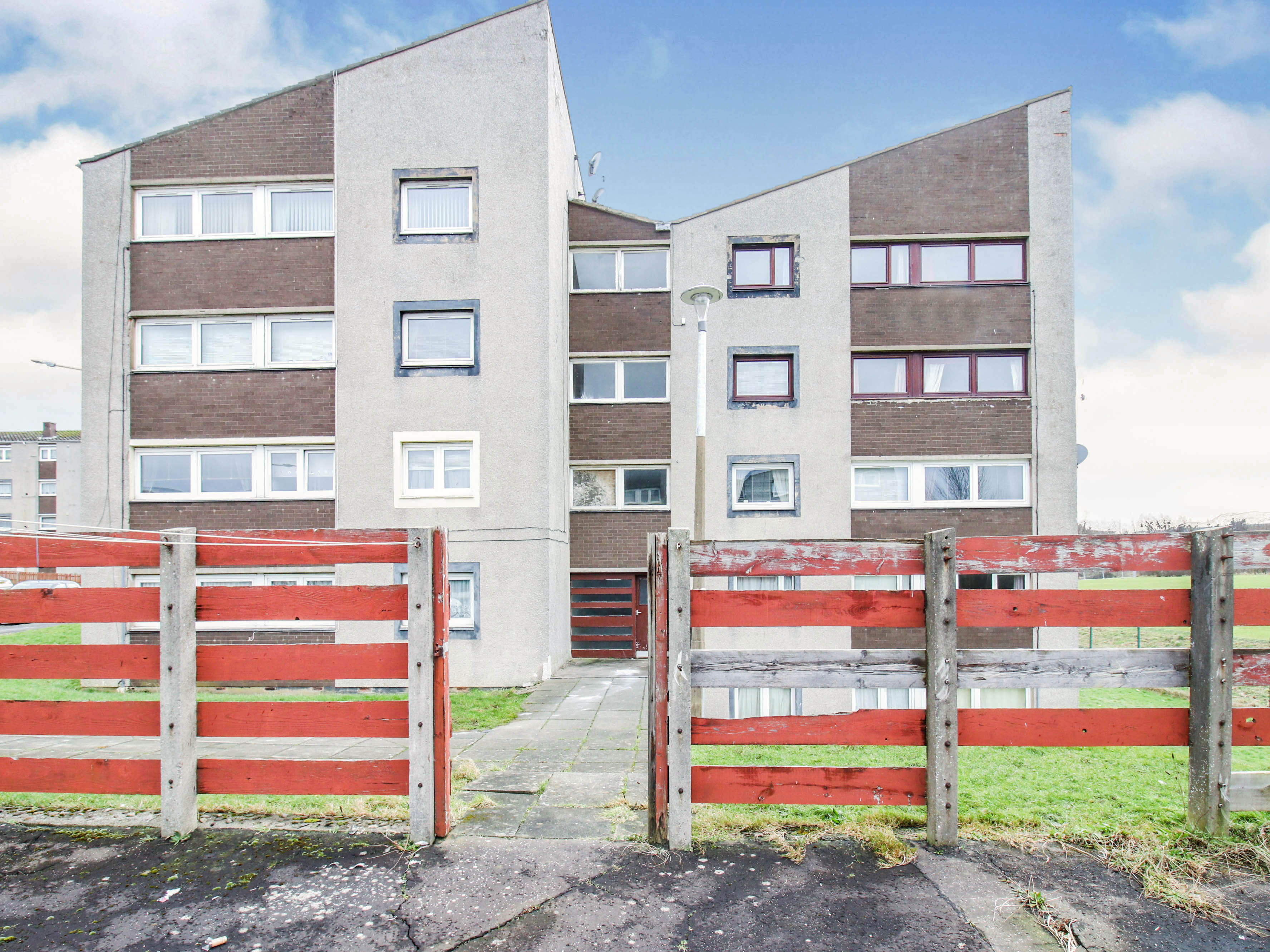 2 bedroom flat for sale in Calder Grove, Edinburgh, EH11 4NA