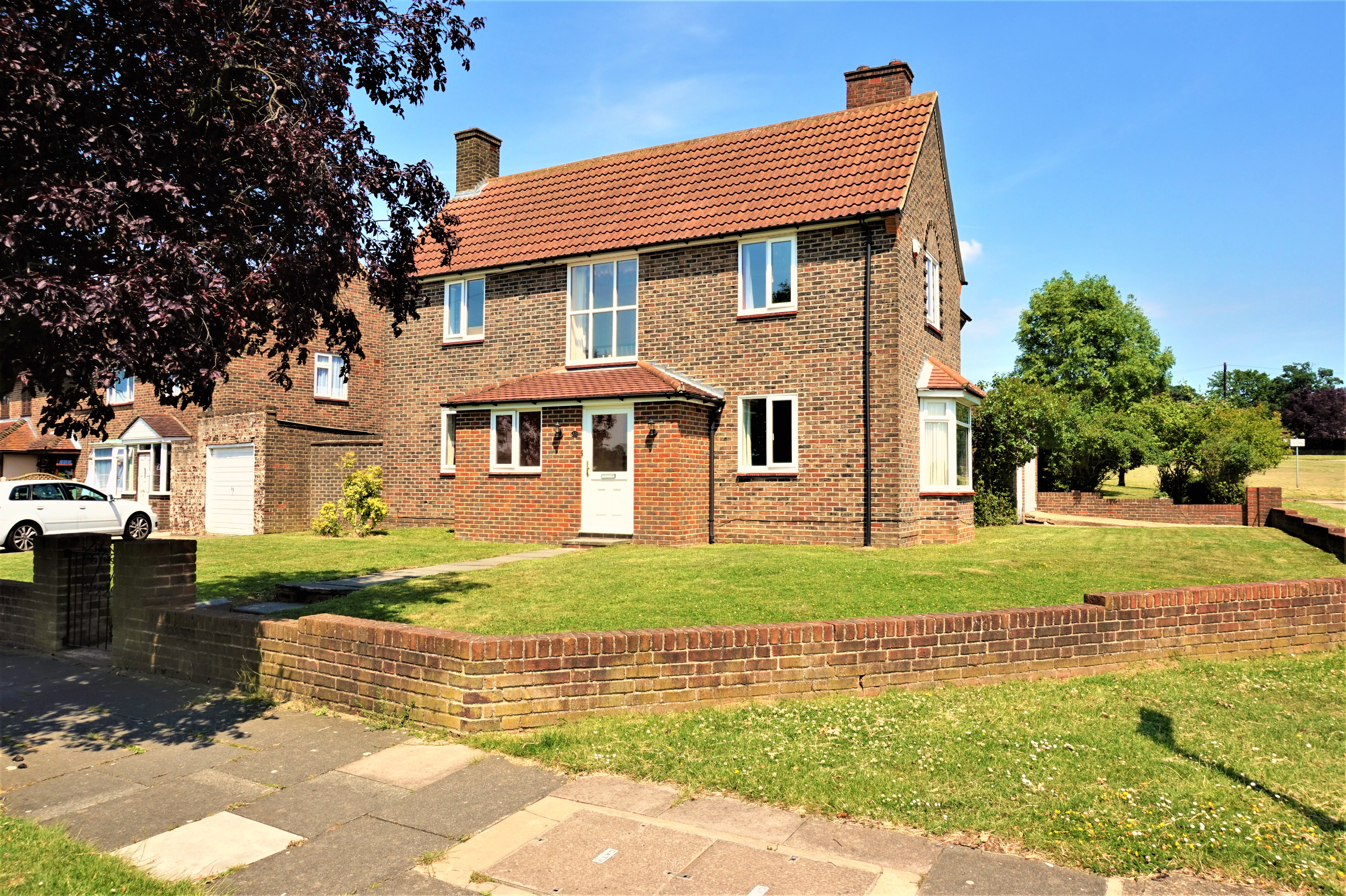 4 bedroom detached house for sale in Priory Grove, Romford, RM3 9AS