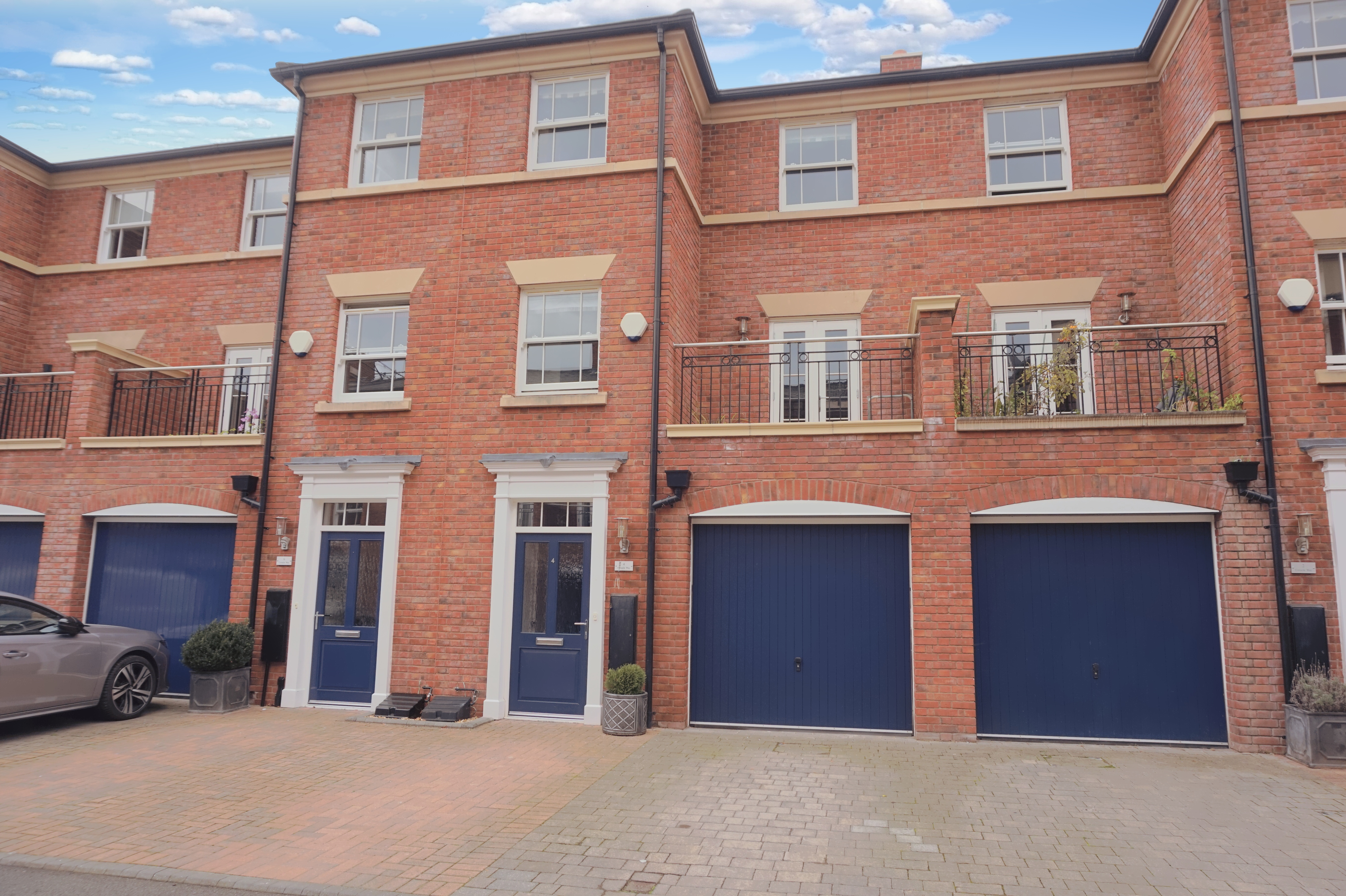 4 bedroom town house for sale in Coracle Way, Shrewsbury, SY2 6AT
