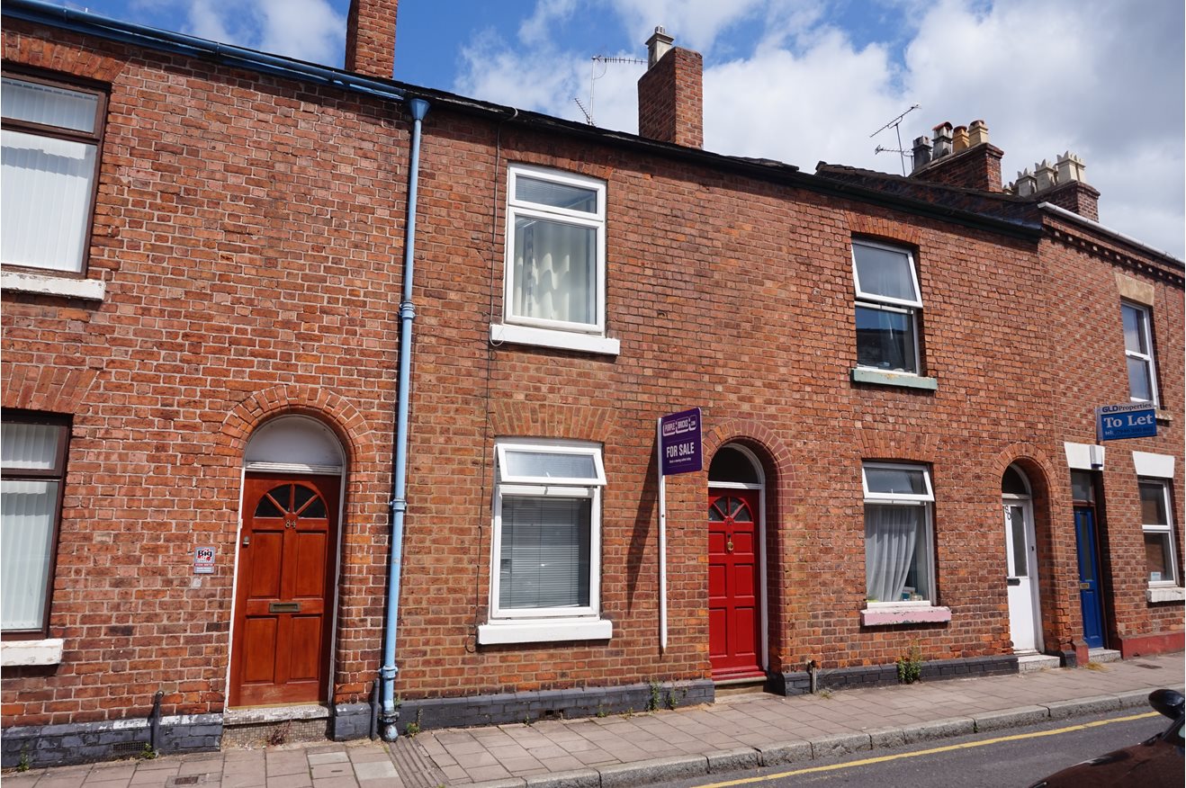2 bedroom terraced house for sale in Garden Lane, Chester, CH1 4EY