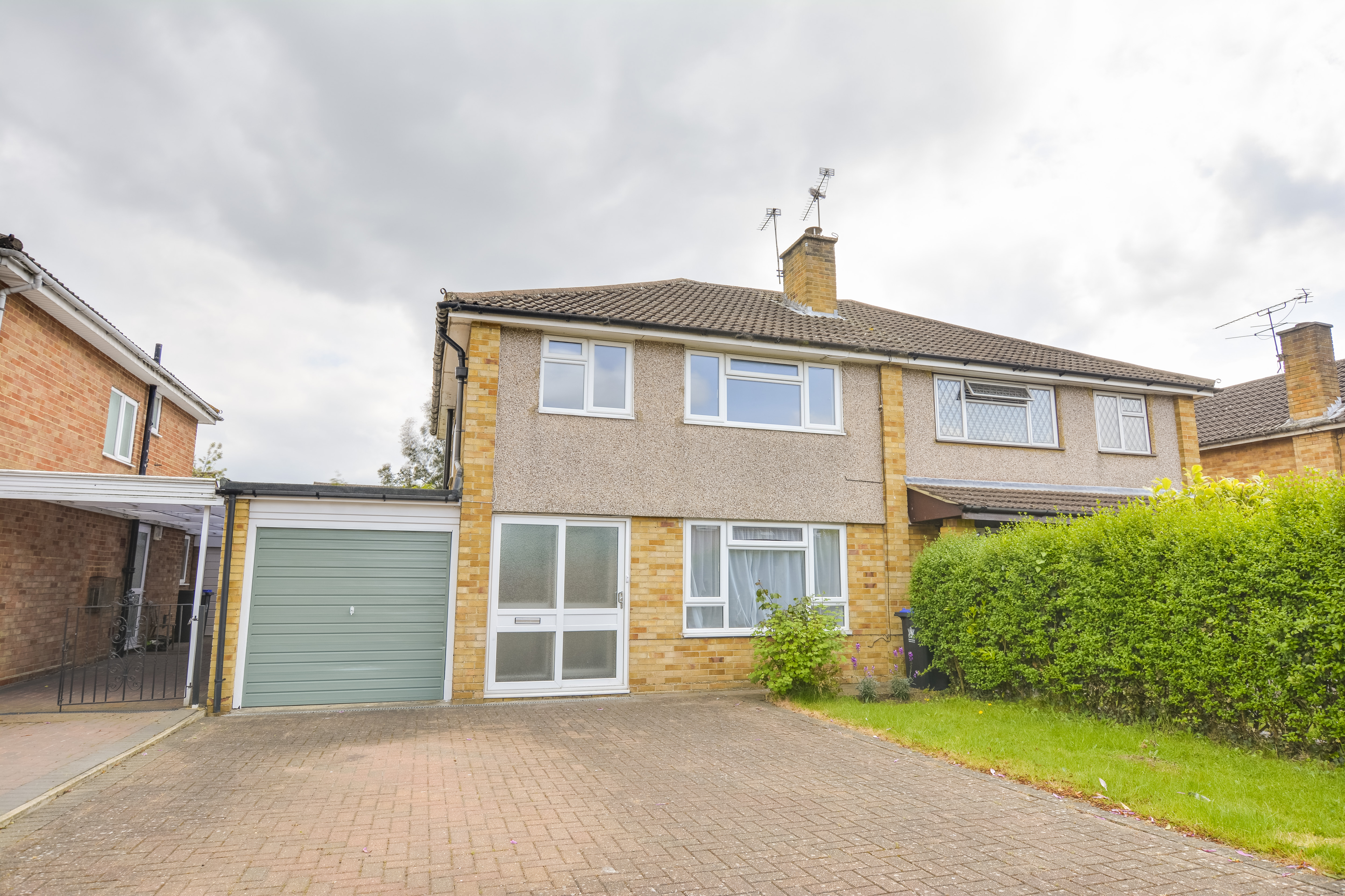 3 bedroom semi-detached house for sale in Nursery Road, taplow, SL6 0JZ