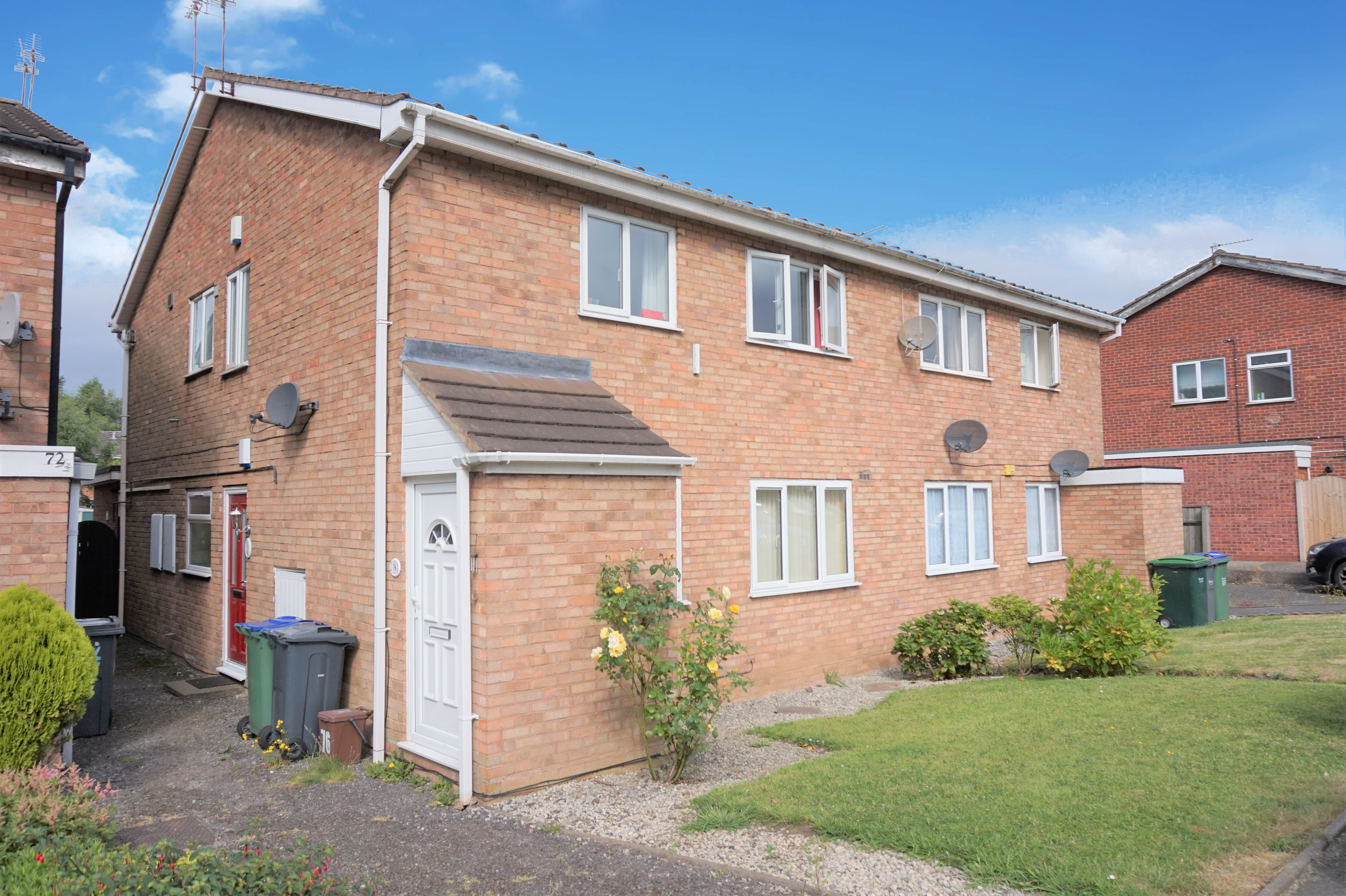 2 bedroom maisonette for sale in Warren Close, Tipton, DY4 9PG